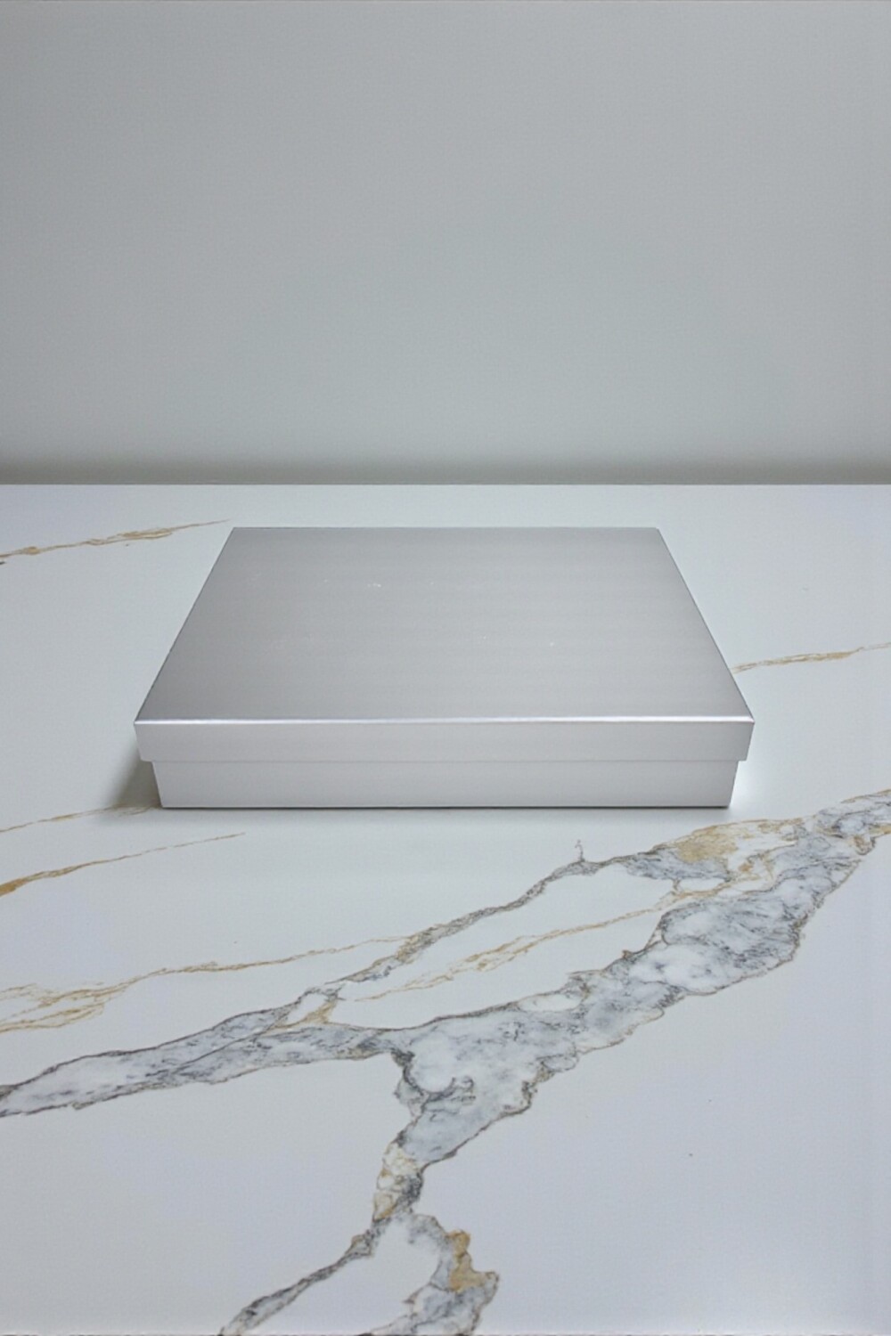 Caja Rigida 26 x 35,5 x 7 - PLATA — PaperPack