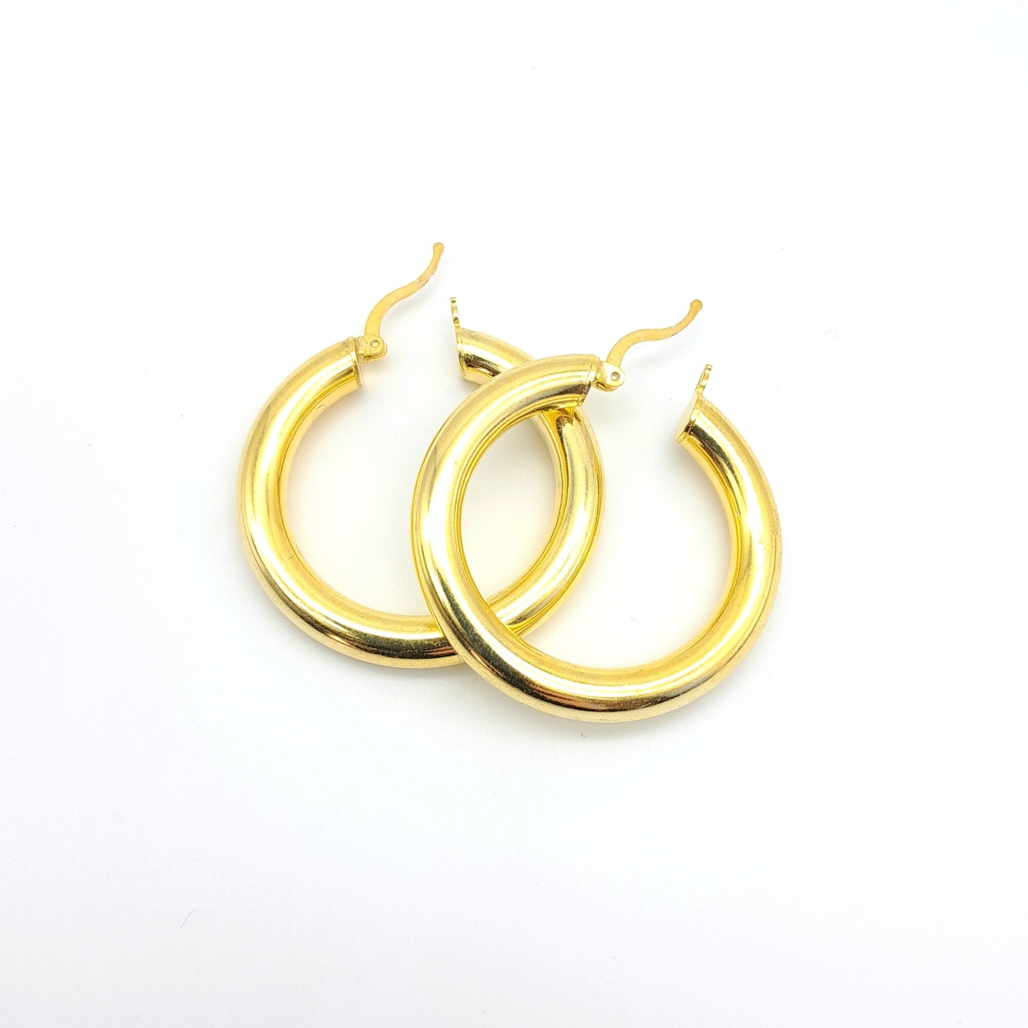 Par de aros de plata 925 con baño de oro amarillo. — Veroca Joyas