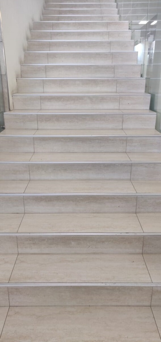 Protector Grada de Escalon De Aluminio Atrim — Prodeco