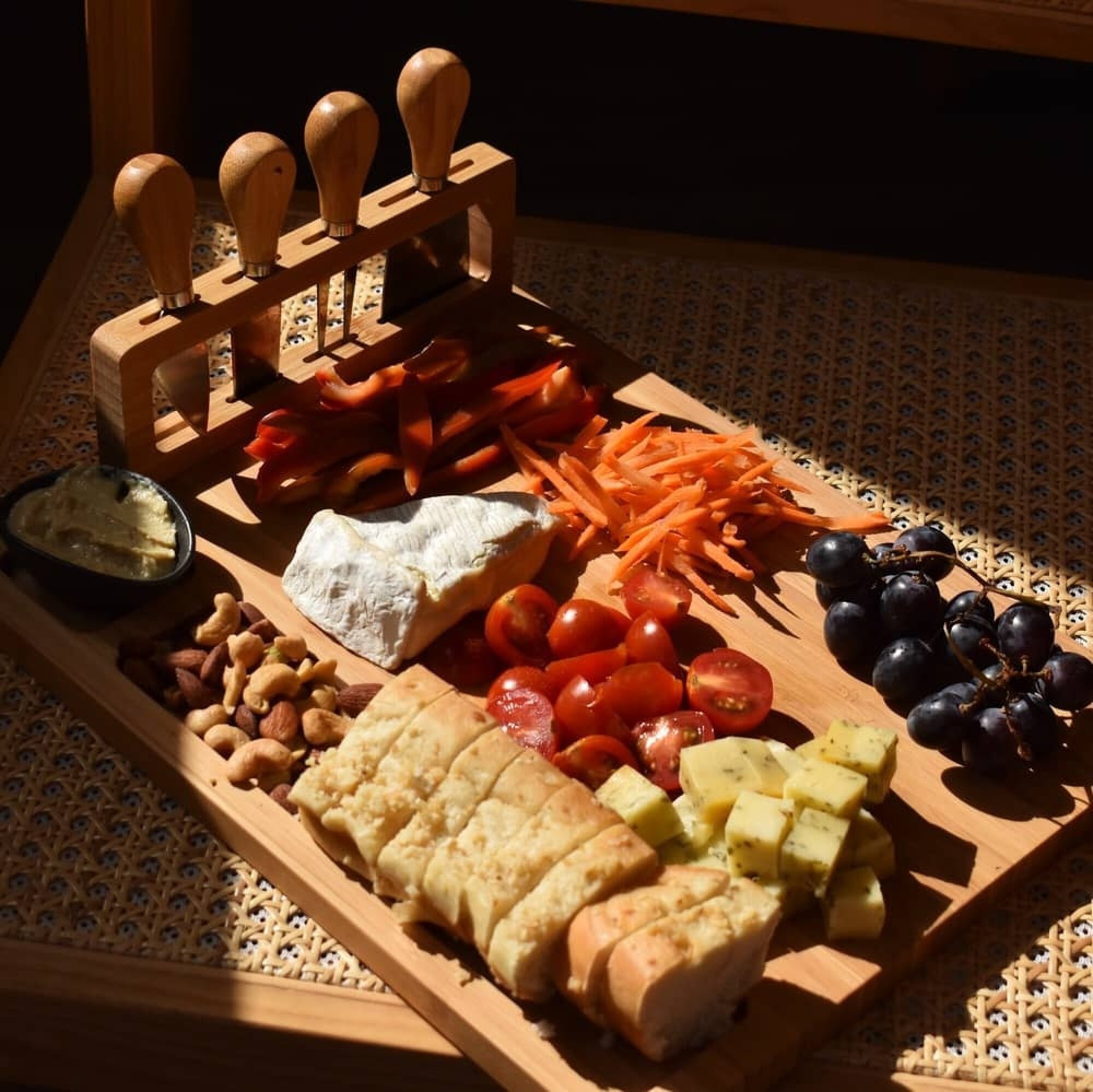 Tabla picadas madera bambú y kit cuchillos — Buho Store