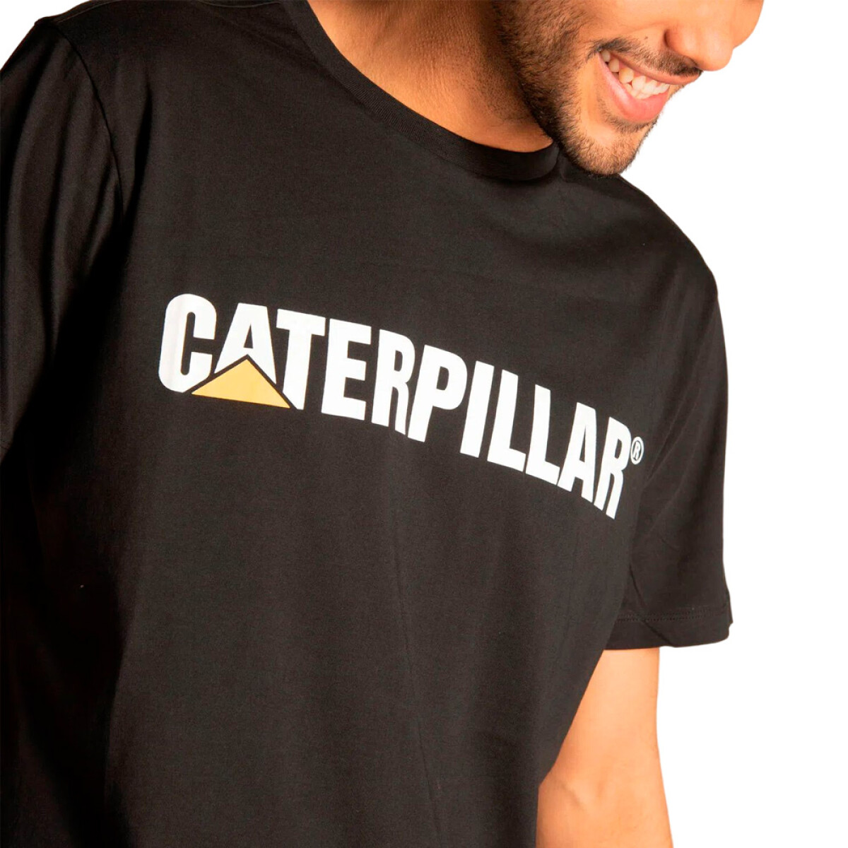REMERA CATERPILLAR LOGO TEE - PITCH BLACK — Zooko
