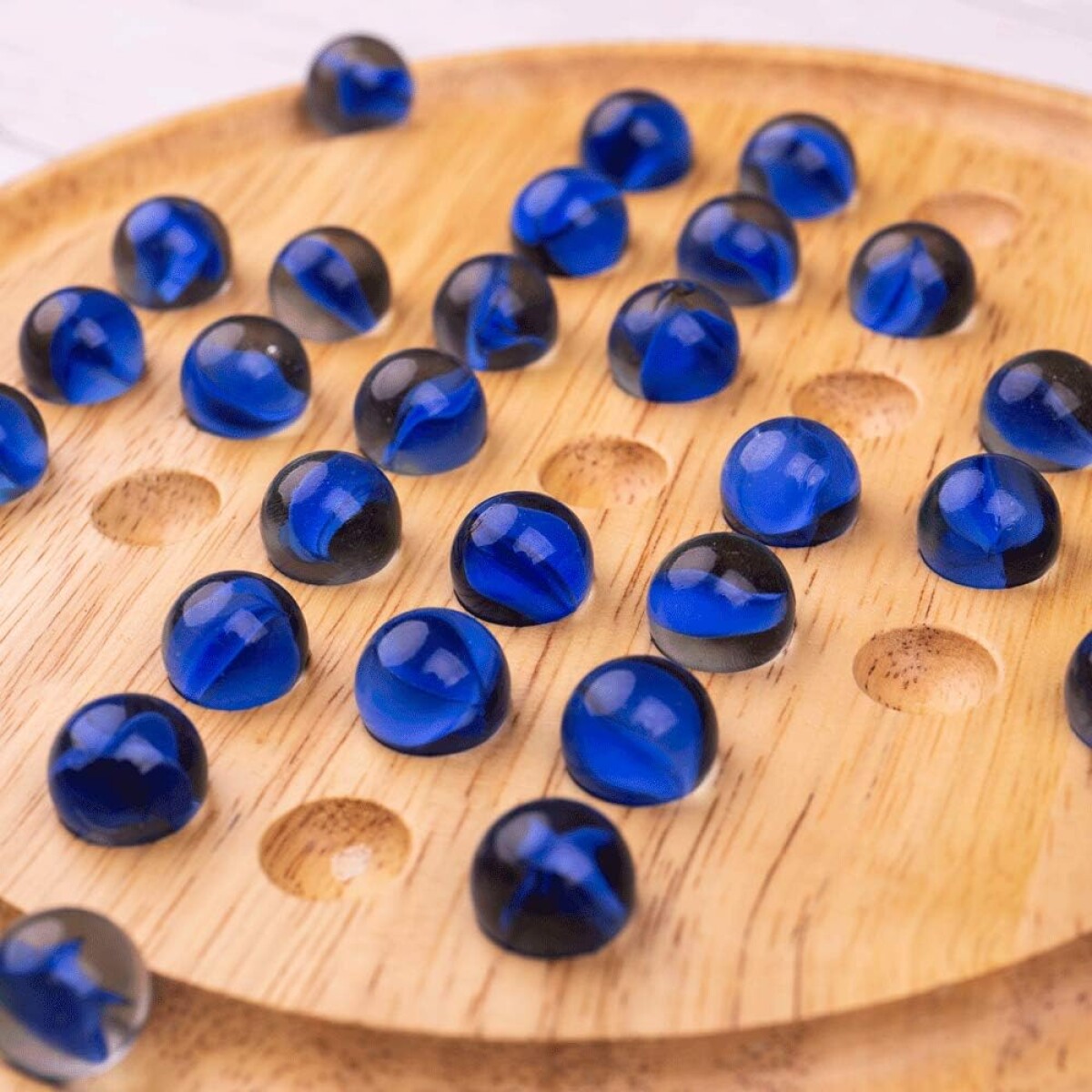 Juego de mesa Solitario con canicas — miKangaroo