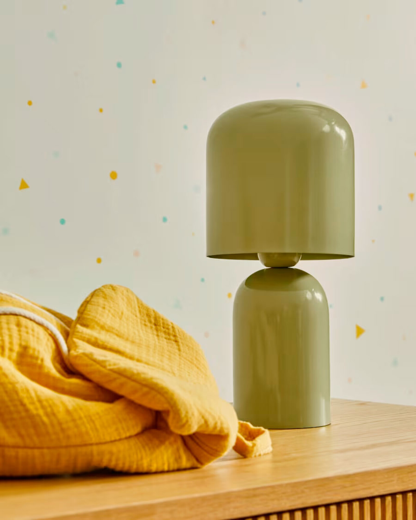 Lámpara de mesa Monze de metal pintado verde claro — Kave Home