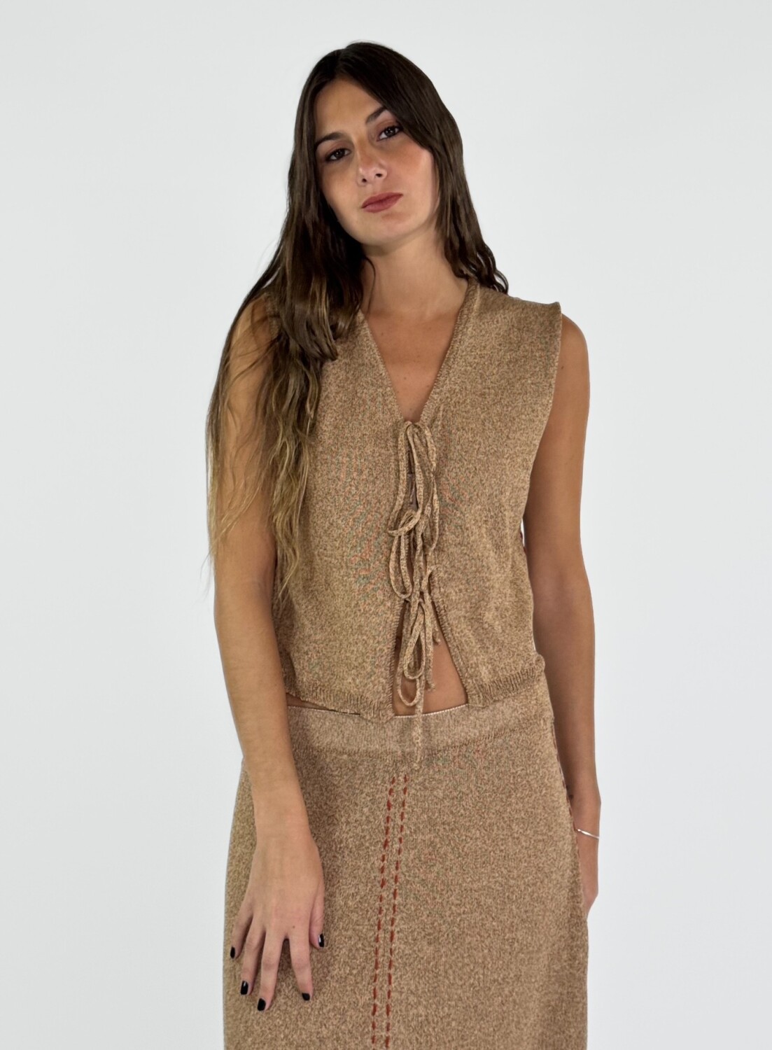 CHALECO TEJIDO EN LINO FILIPA - CAMEL — Panthai