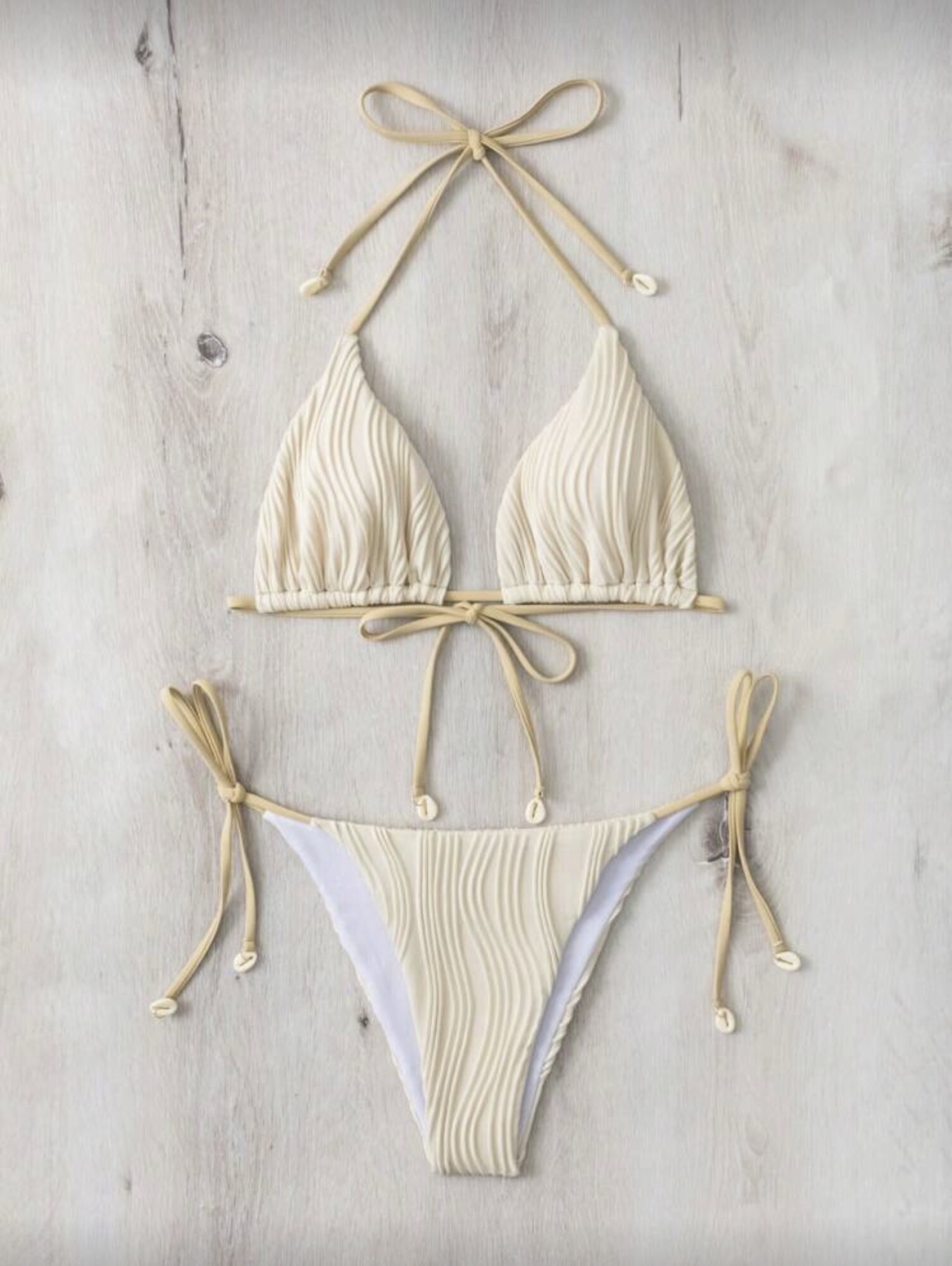 Bikini CHER — Avril Tendencias