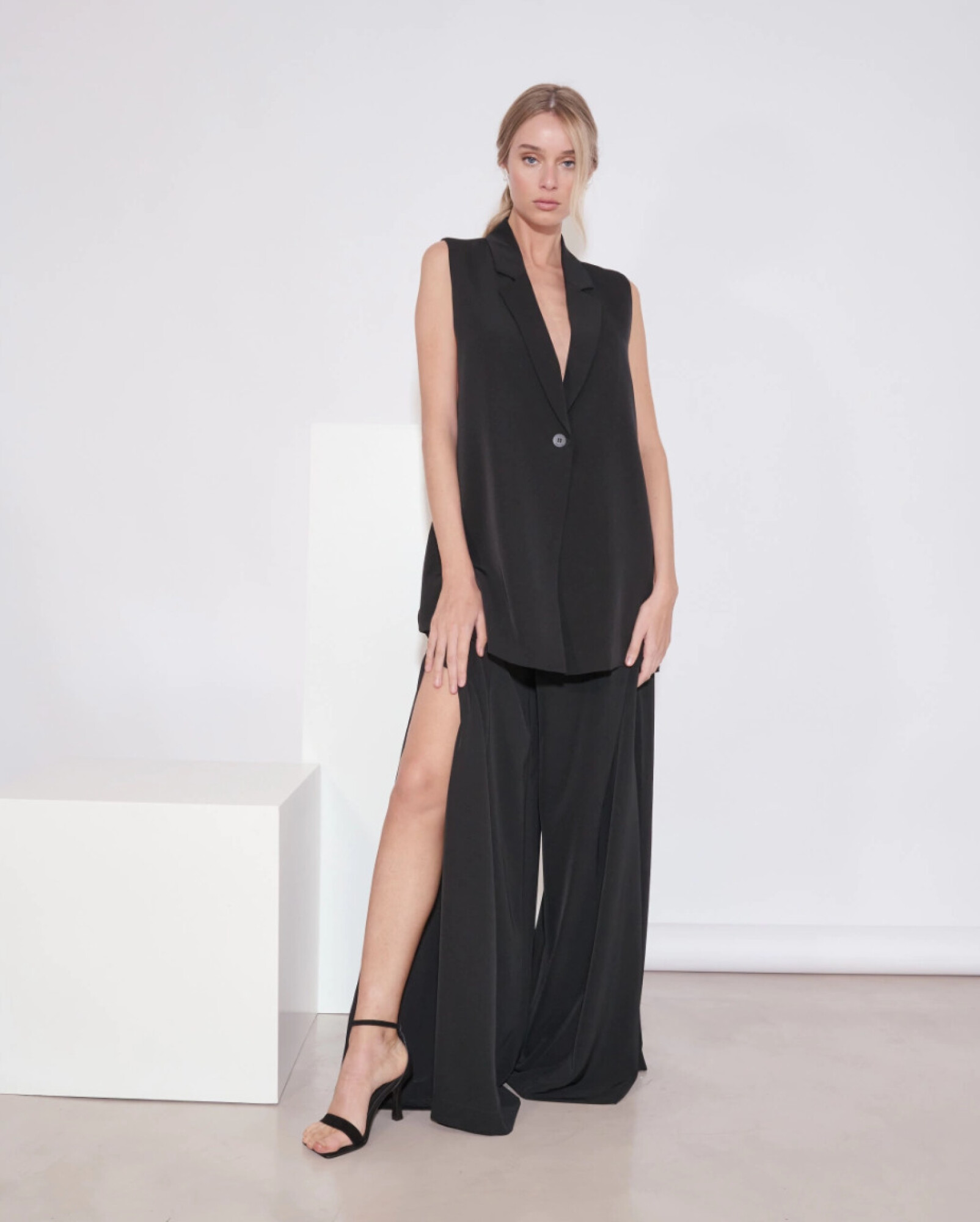 Chaleco Iron - Negro — Peonia