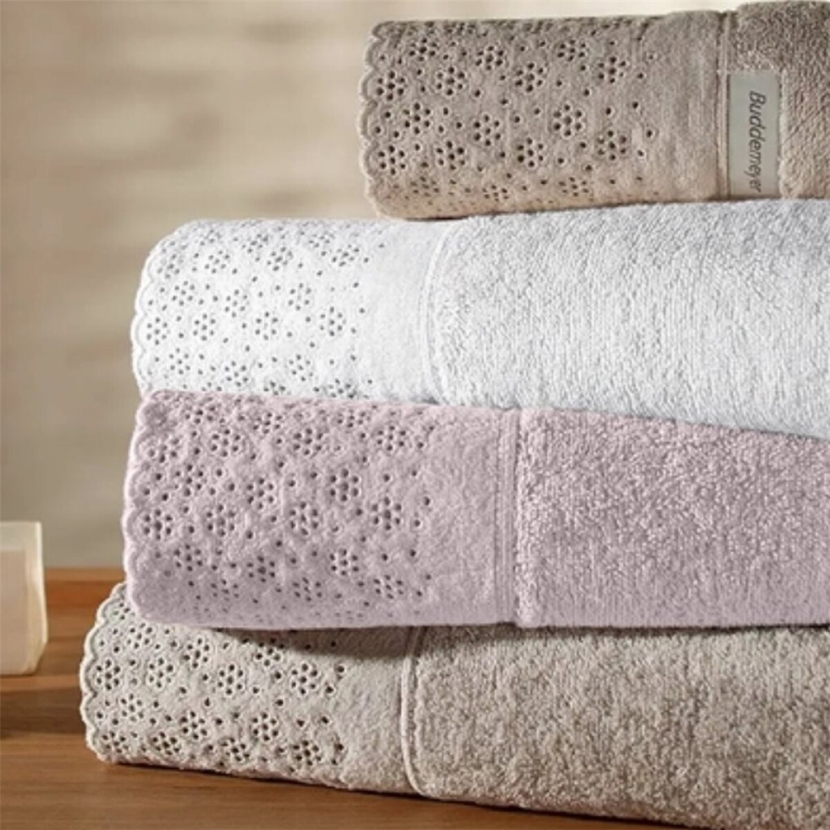 TOALLA ROSTRO APLIQUE LOVELY BUDDEMEYER - 500G BLANCO 48X90 — Deco Hogar