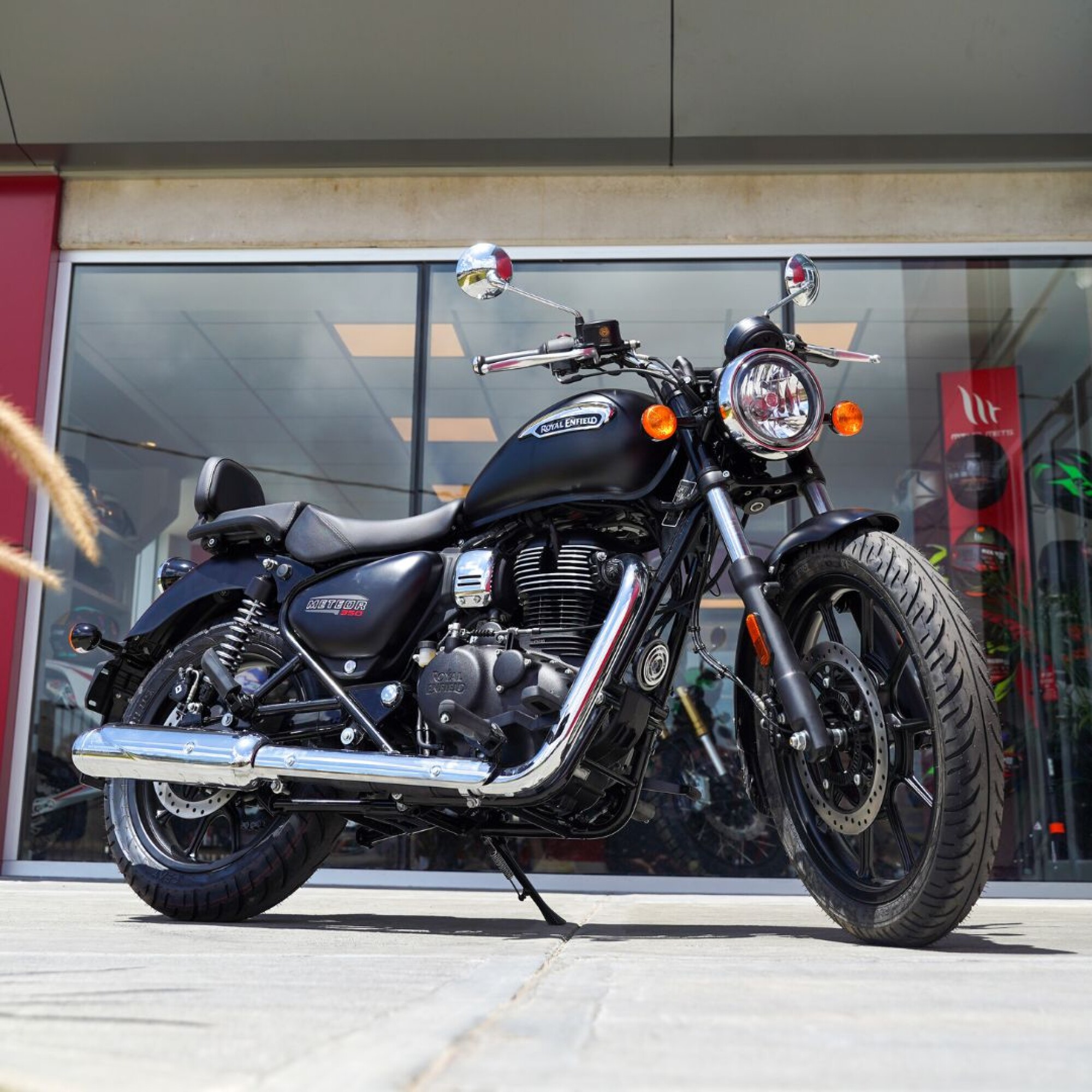 Royal Enfield Meteor 350 - Stellar Black - Reserva — Bike Up