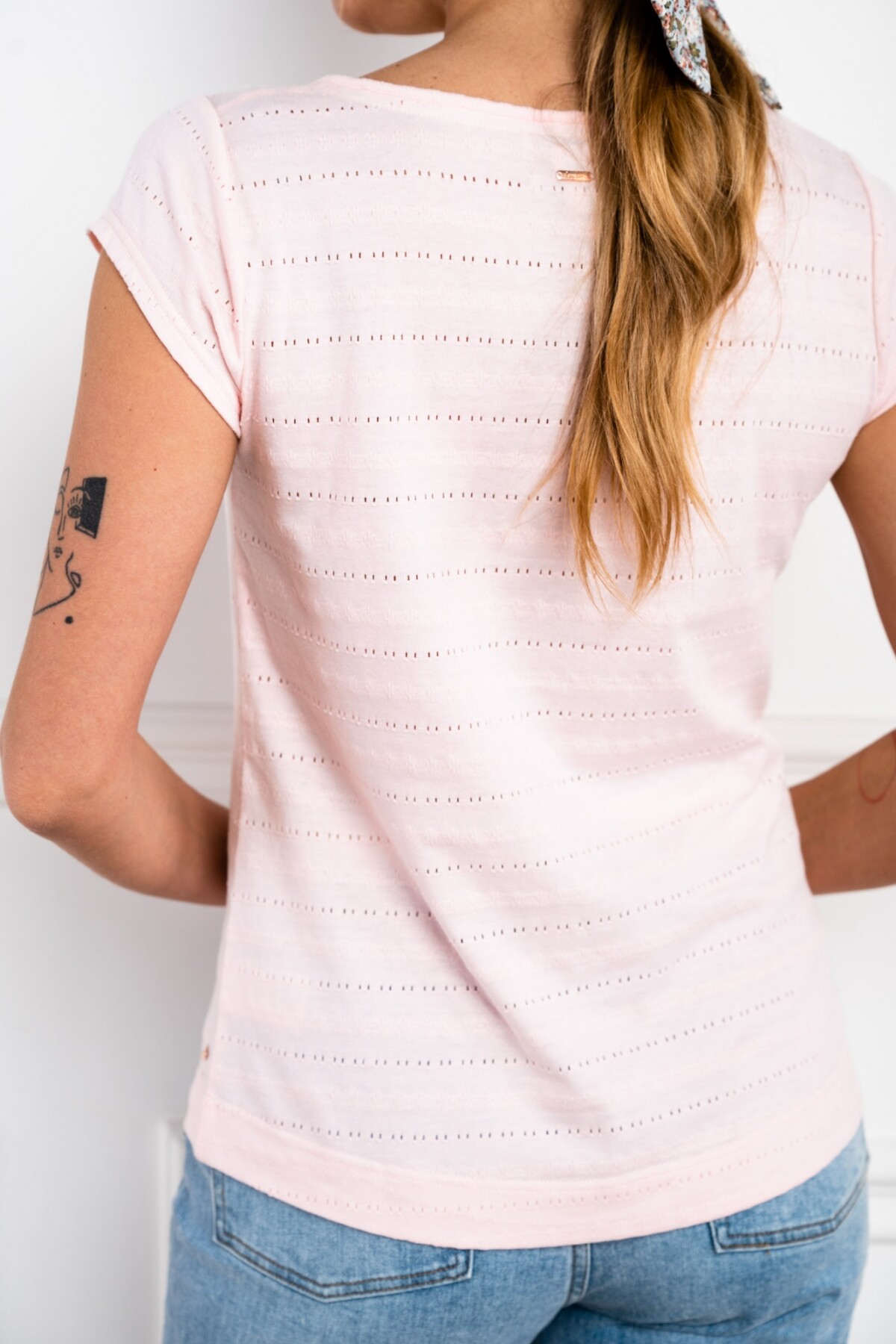Remera Texturada Escote V - Rosa — Lemon