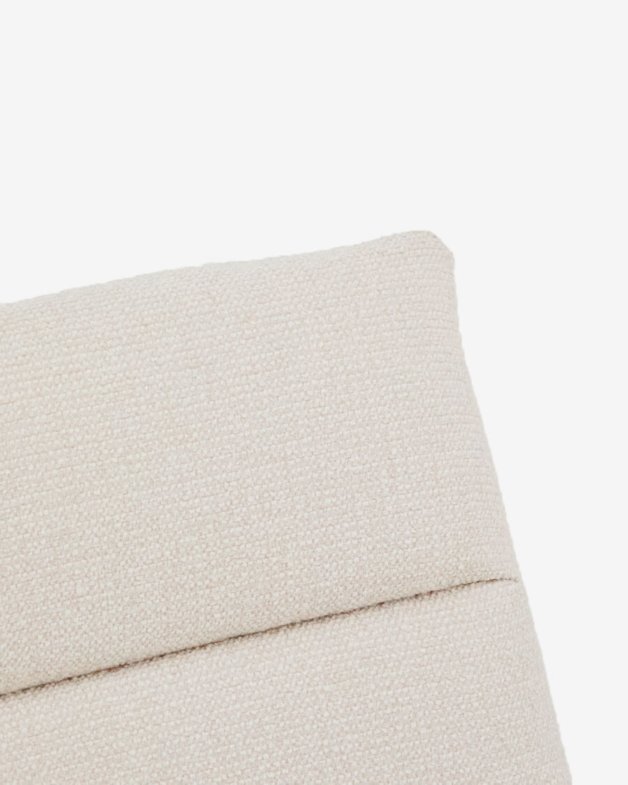 Butaca Asen - de chenilla beige y patas de acero negro FSC 100% — Kave Home