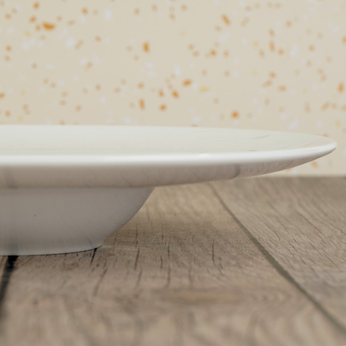 Plato hondo de ceramica con borde ancho — El Clon