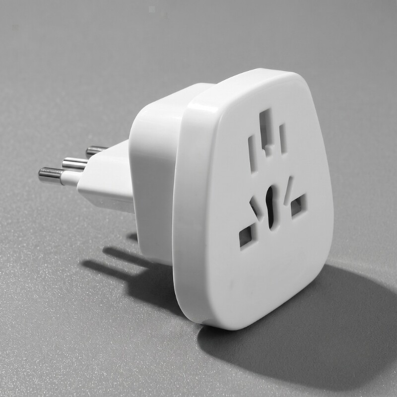Adaptador Universal 2P+T 10A Blanco — Serlux