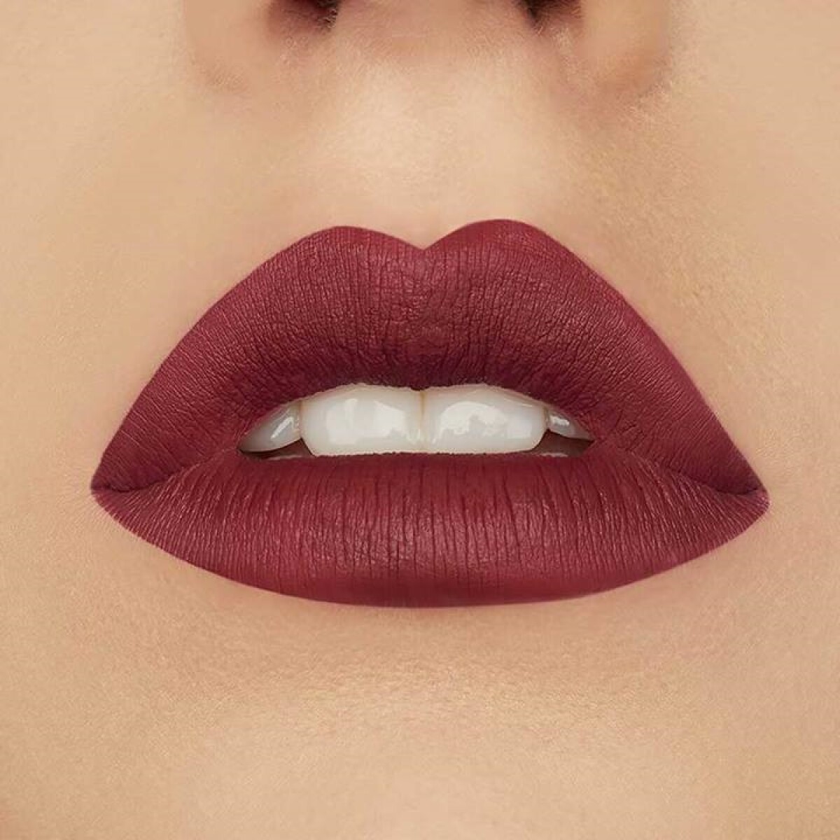 Labial Líquido Resist Vogue Expresa 3 Ml. — Farmacia El túnel