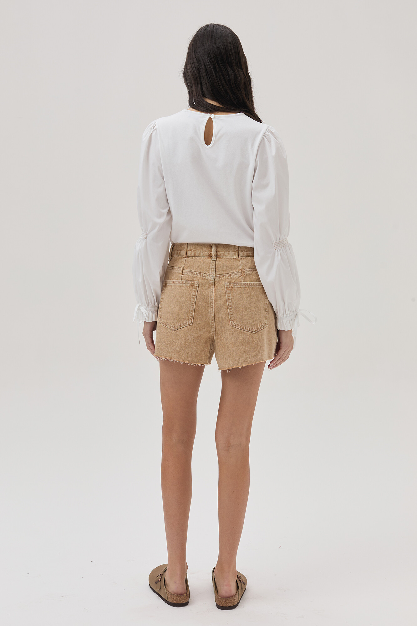 Short Sandy - Camel — Saura