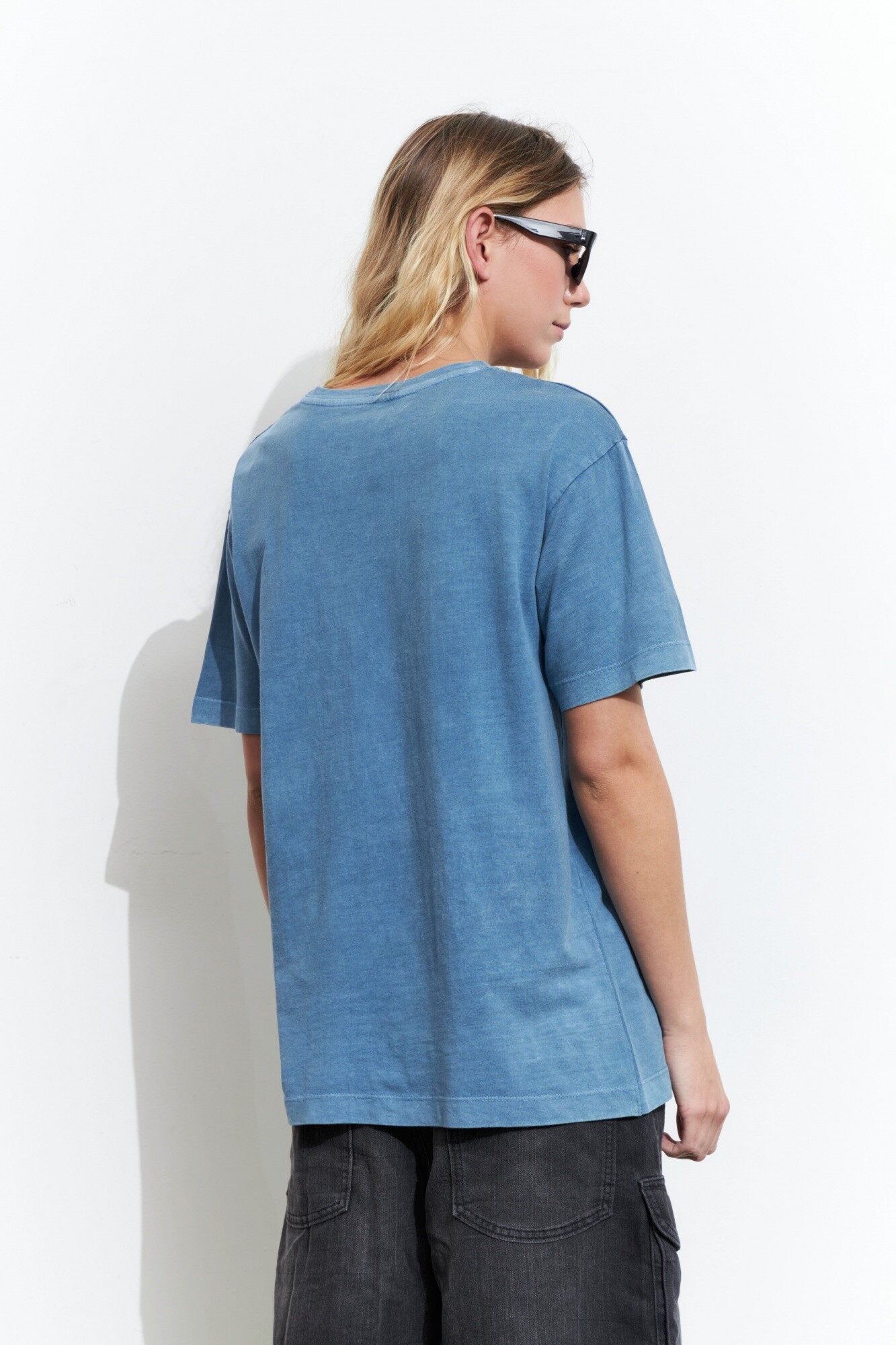 Remera washed bordada sol - celeste — Symphorine