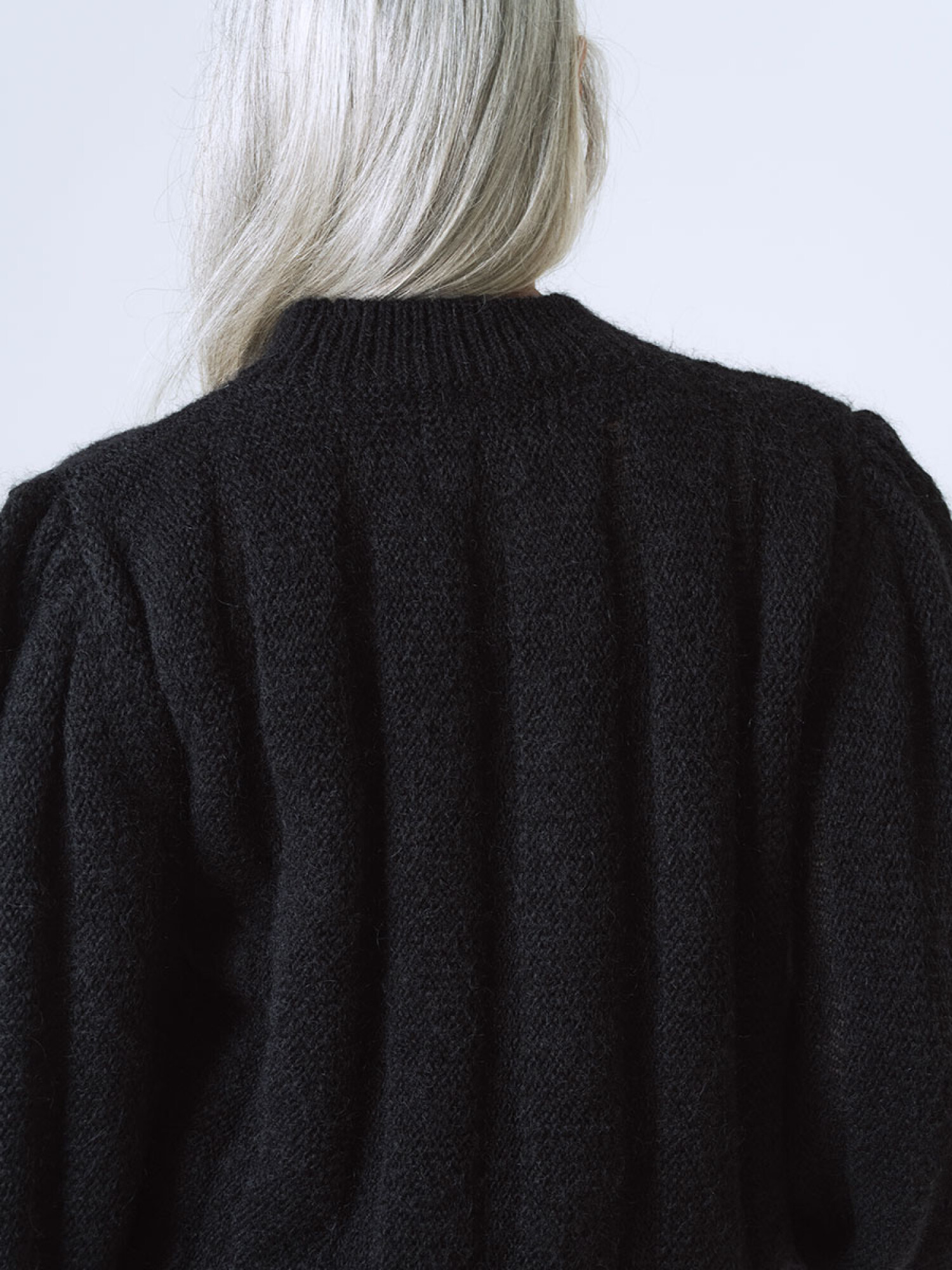 SWEATER POP — Rotunda