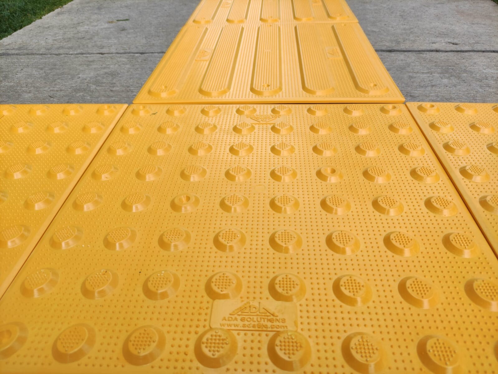Pavimentos Podotactiles - ALERTA-40 — Grupo Licasa