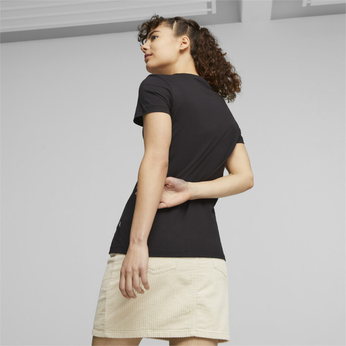 ESS+Logo Lab Tee 67595301 - Negro — Puma