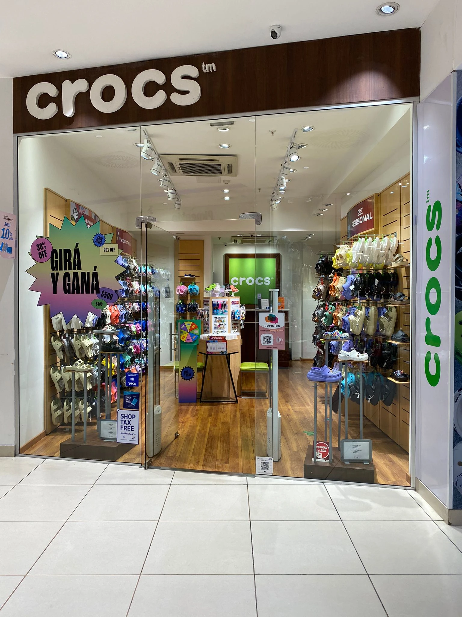 Tres Cruces Shopping — Crocs