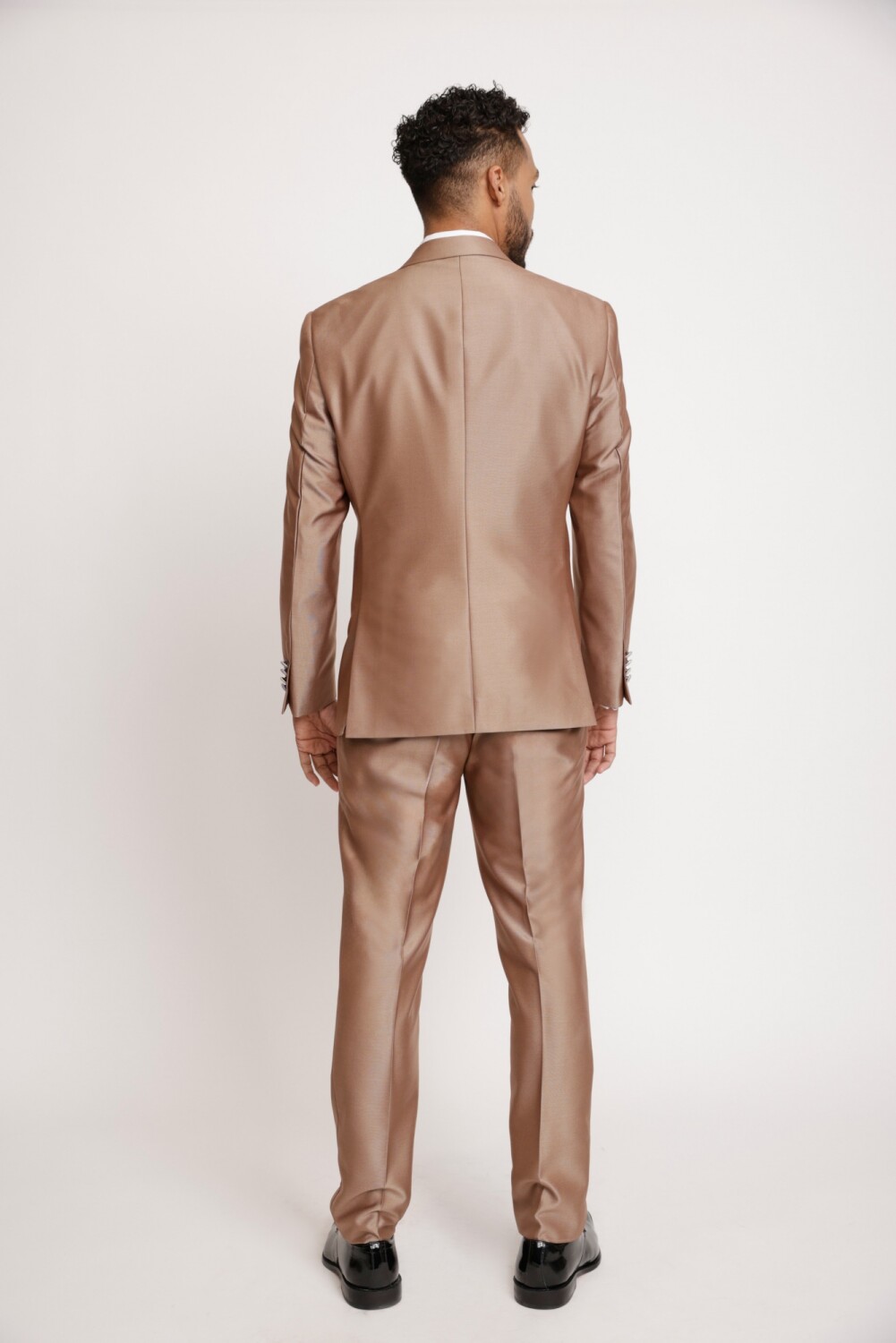 Terno Eleganza Ceremonia con Accesorio - BEIGE — ALTOCONCEPTO