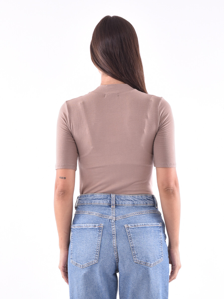 POLERA BASIC - BEIGE OSCURO — Guapa