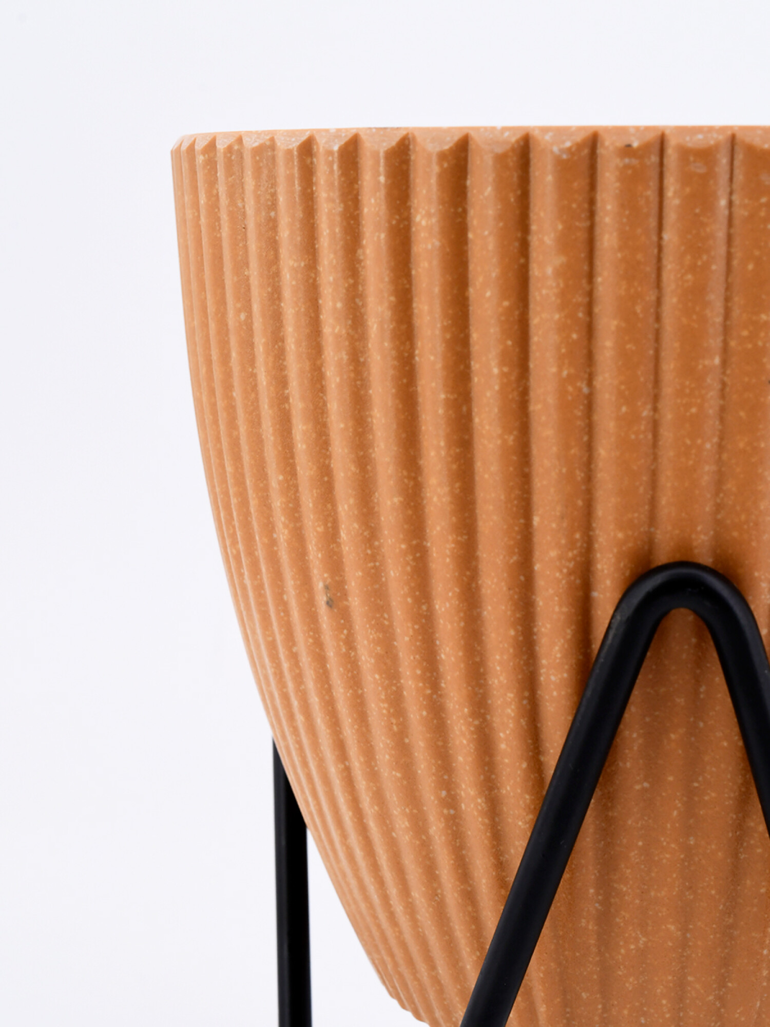 MACETA CON BASE - MARRON — Guapa