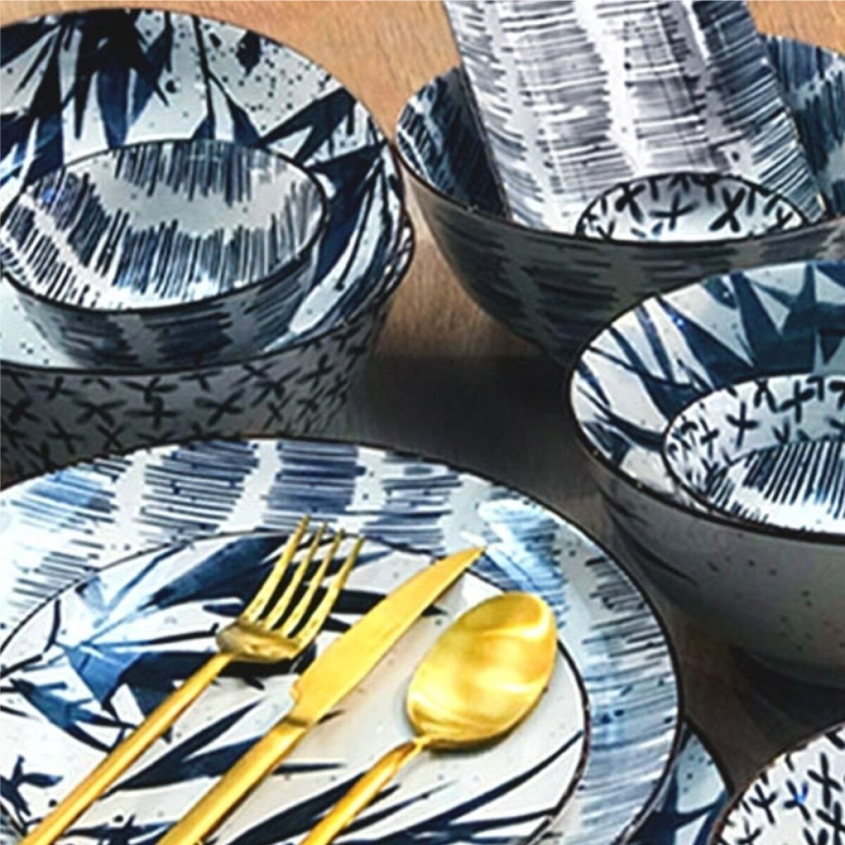 PLATO DE MESA 27x3CM CRUCES AZUL — Deco Hogar