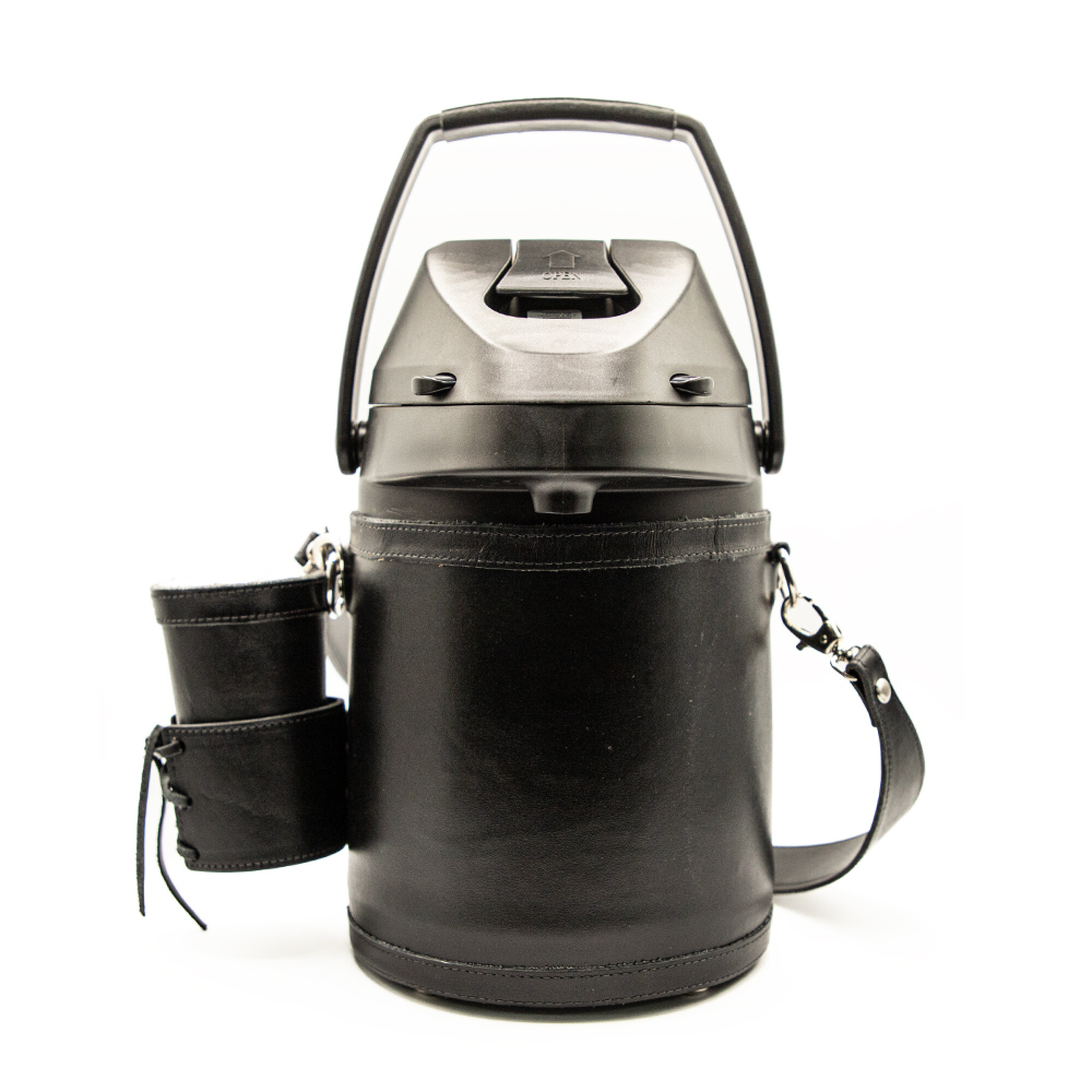 TERMO FORRADO EN CUERO CLASICO - NEGRO — Mate Charrúa