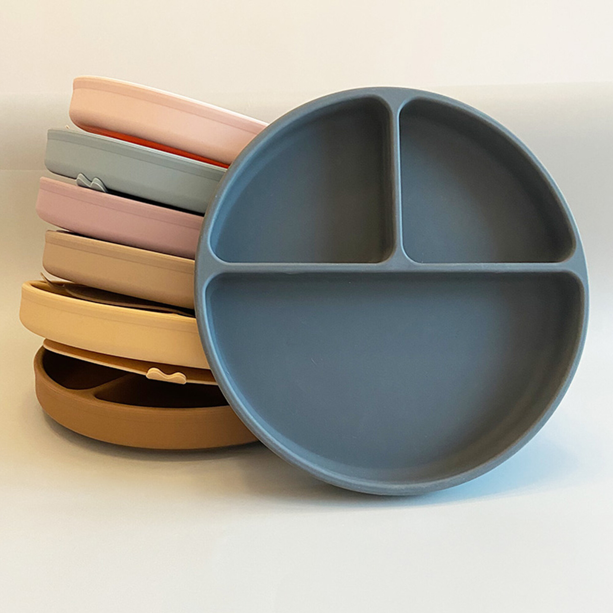 Plato con divisiones y ventosa Mostaza — Mis Petates