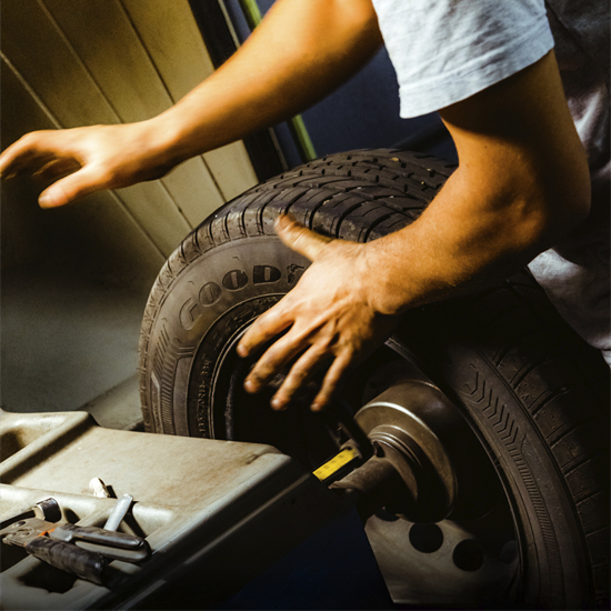 Balanceo Auto/Camioneta Hasta 14" — Rolling