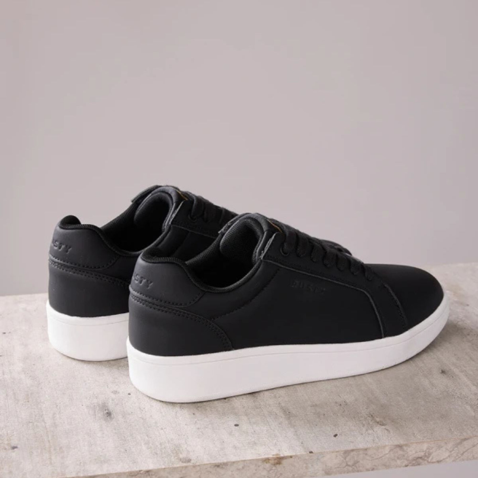 CHAMPION 35-40 - NEGRO/BNCO — Los Muchachos
