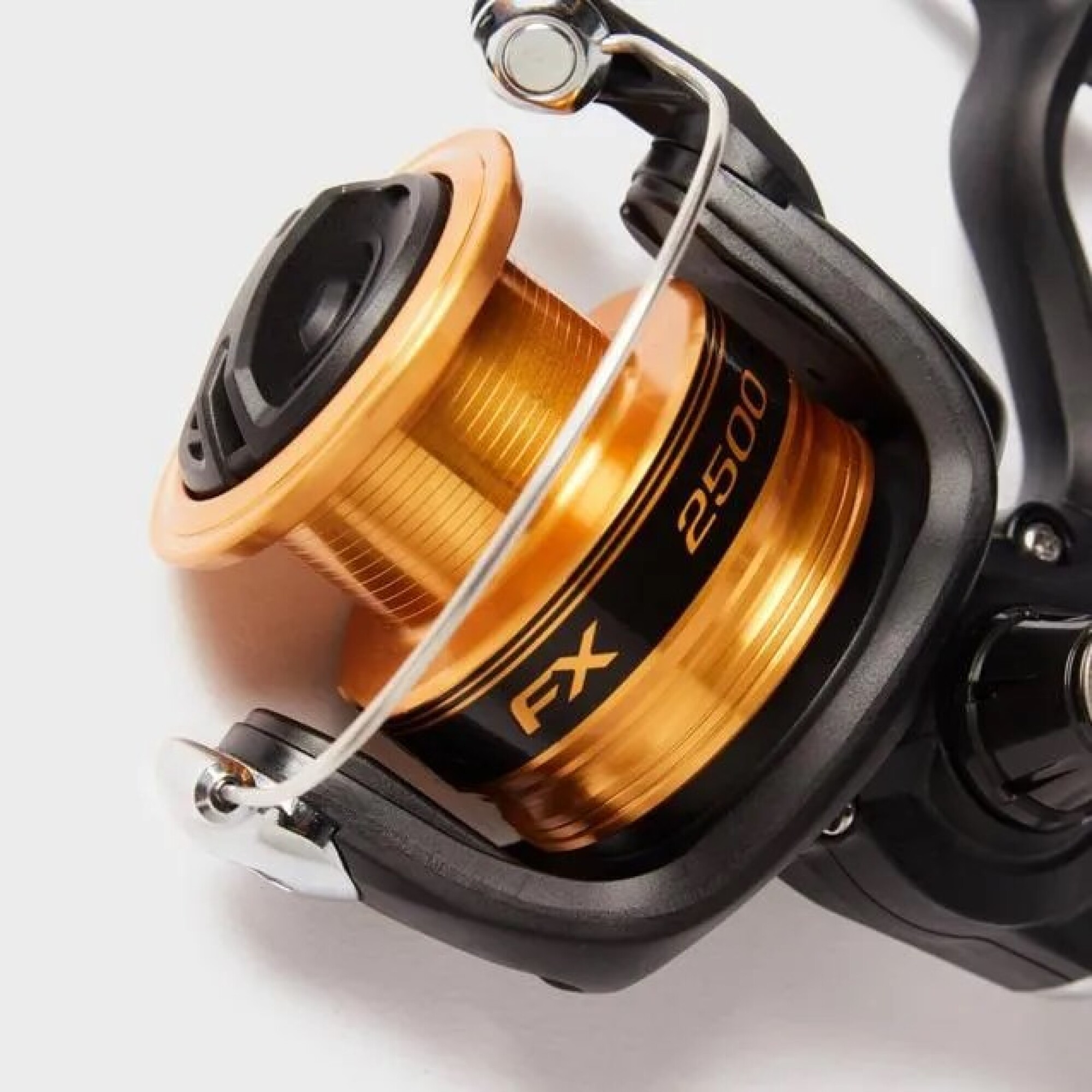 REEL SHIMANO FX 2500.- — Magnum