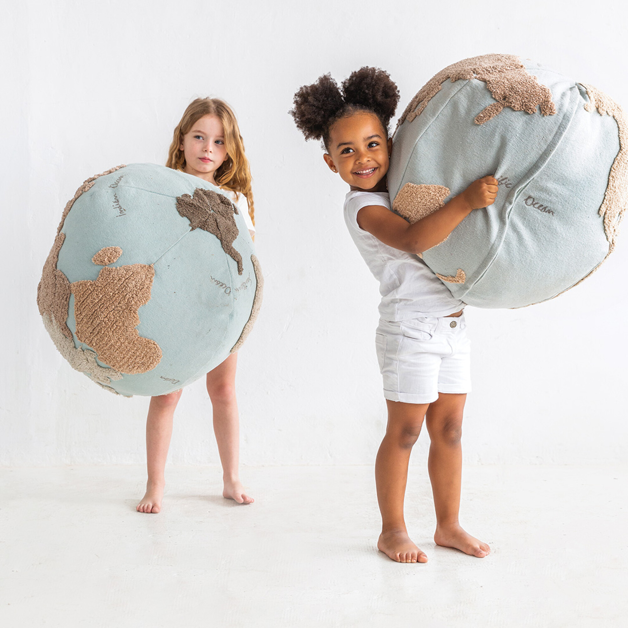 Pouf Lavable - World Map — Walnut