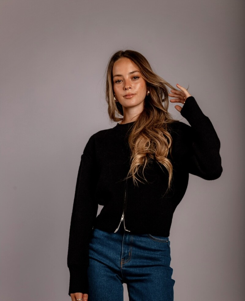 Buzo con cierre (PRE VENTA) - negro — Bianca Store