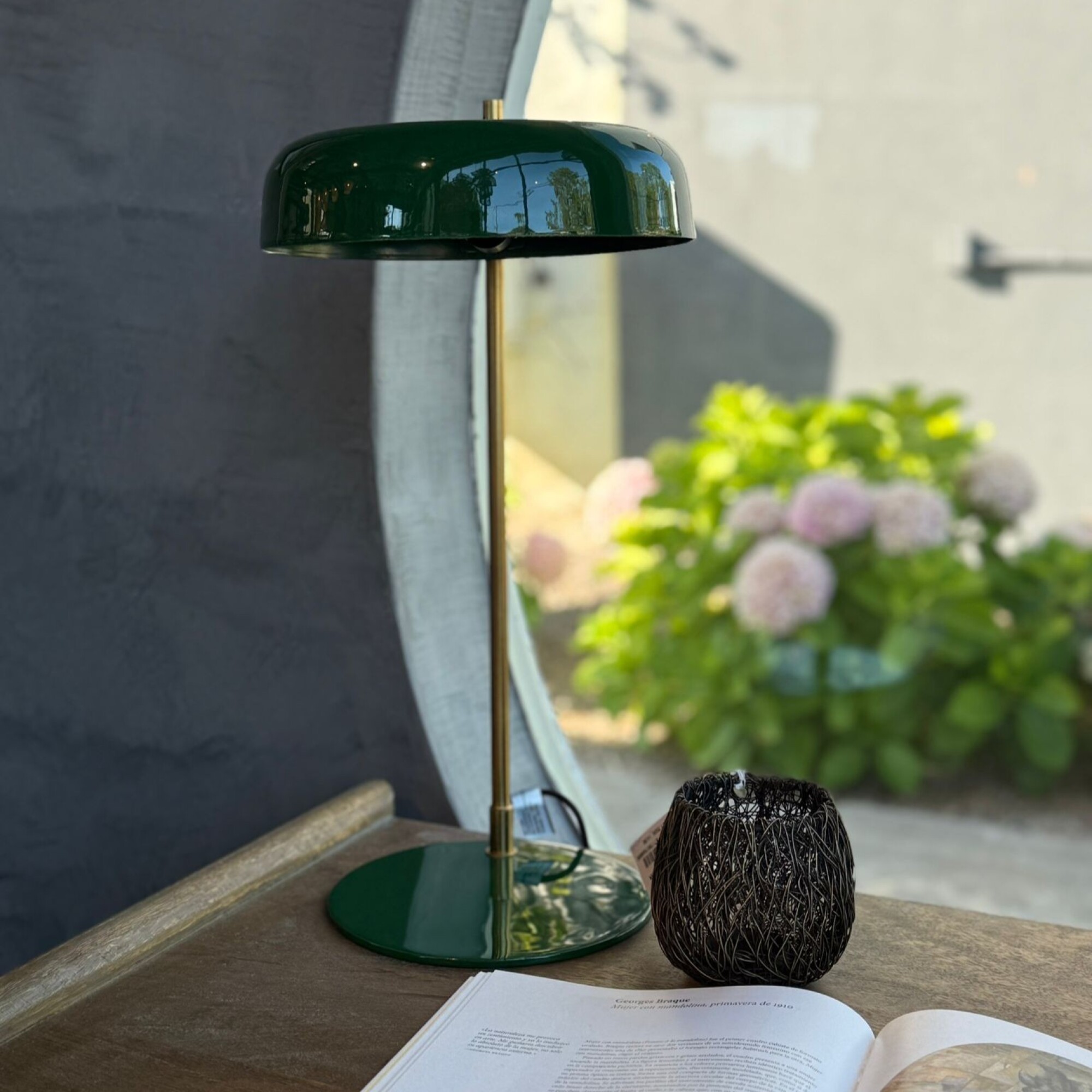 Lámpara de mesa Malek, verde — Soho Deco