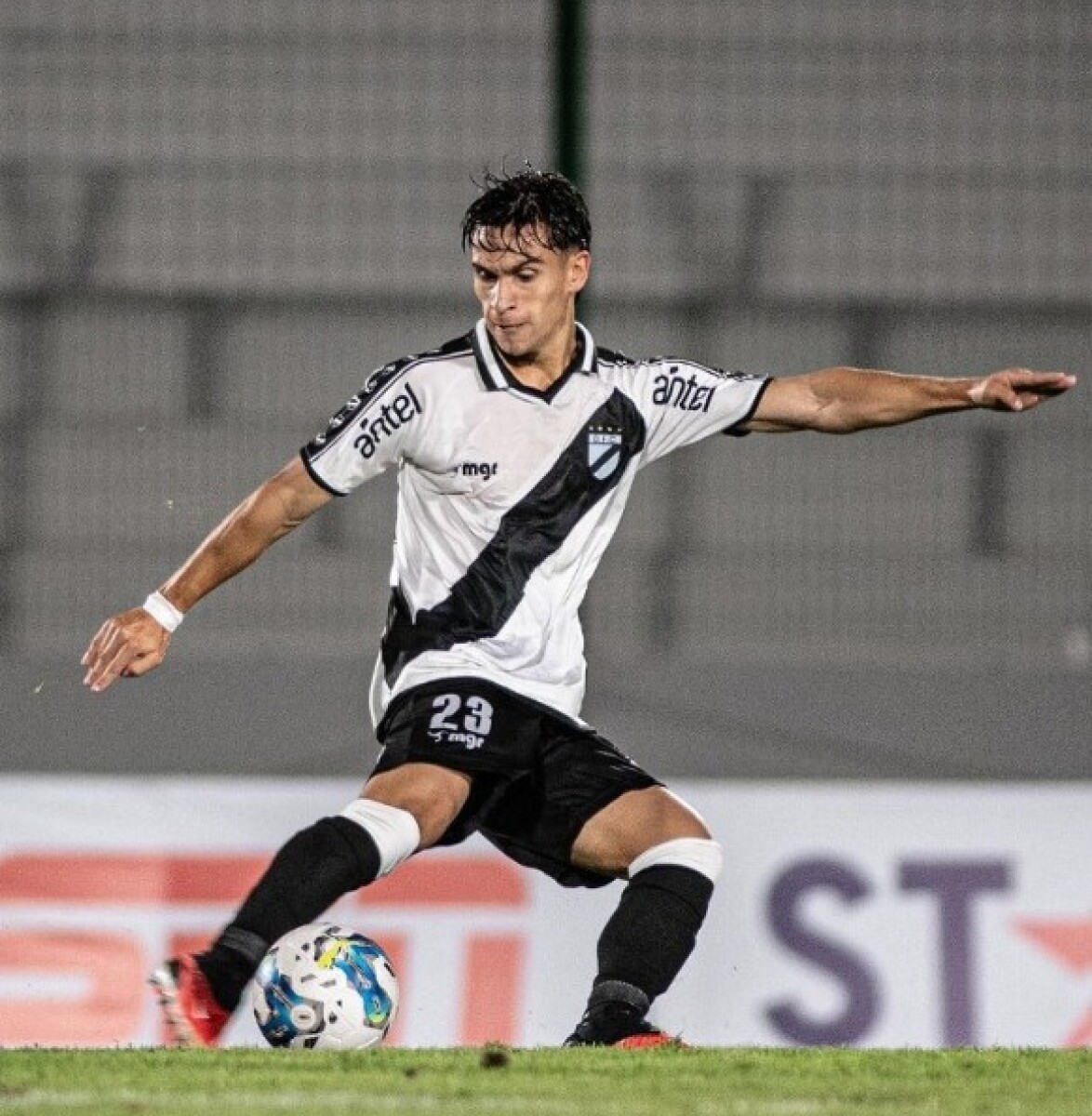 Camiseta Oficial Danubio 2024 — MGR Sport