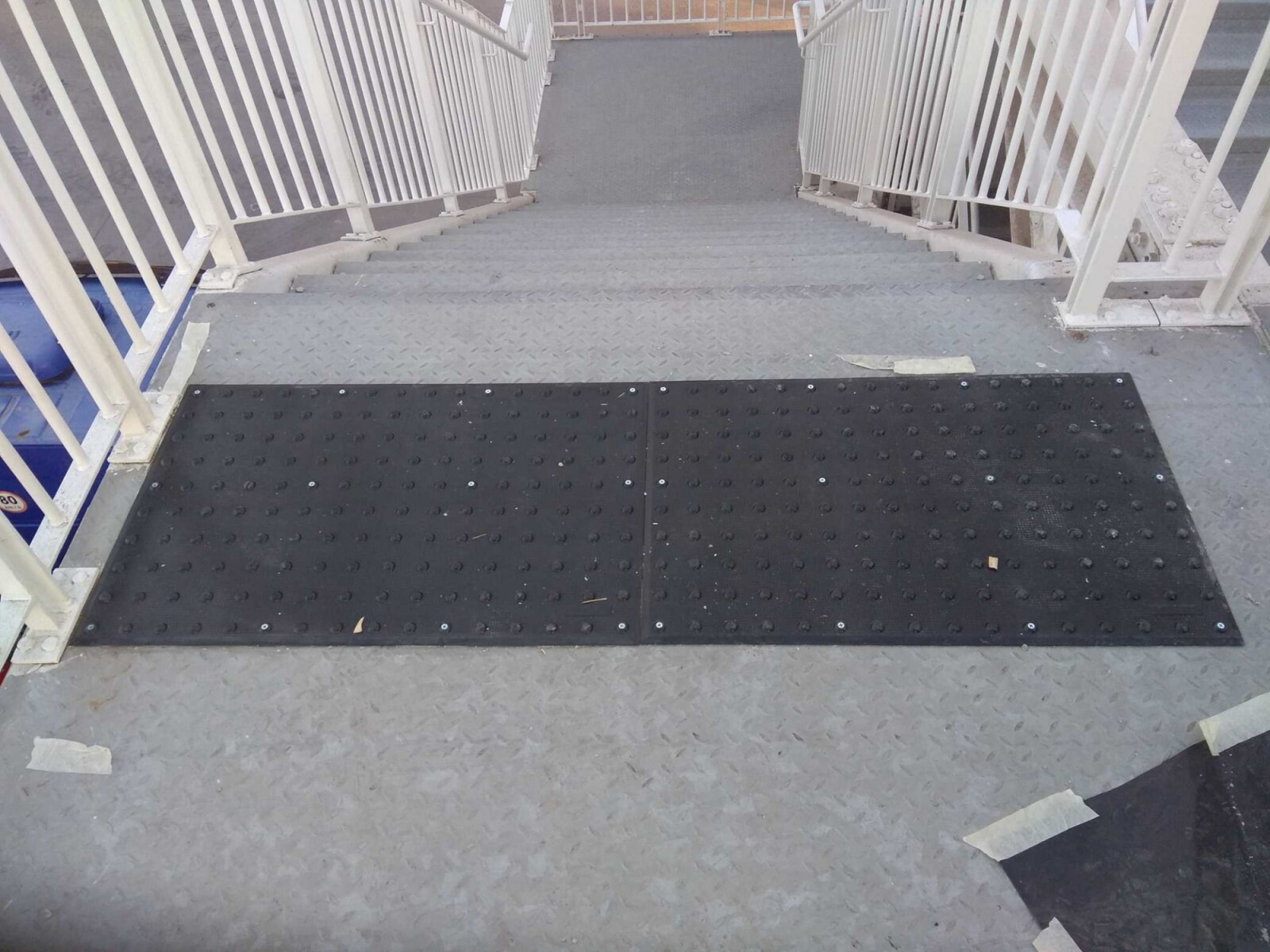 Pavimento Podotáctil Alerta 90 - NEGRO — Grupo Licasa