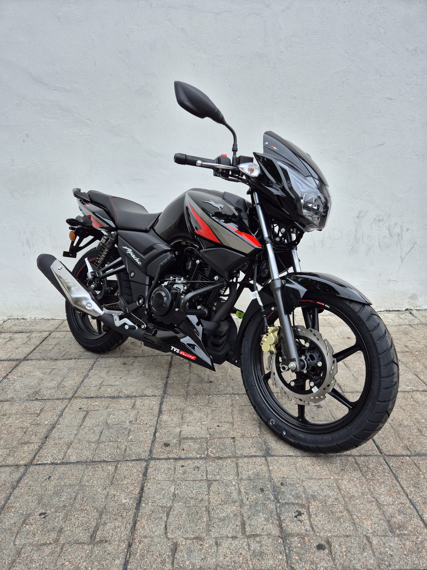 TVS Apache RTR 160 2V - Negro - Reserva — Bike Up