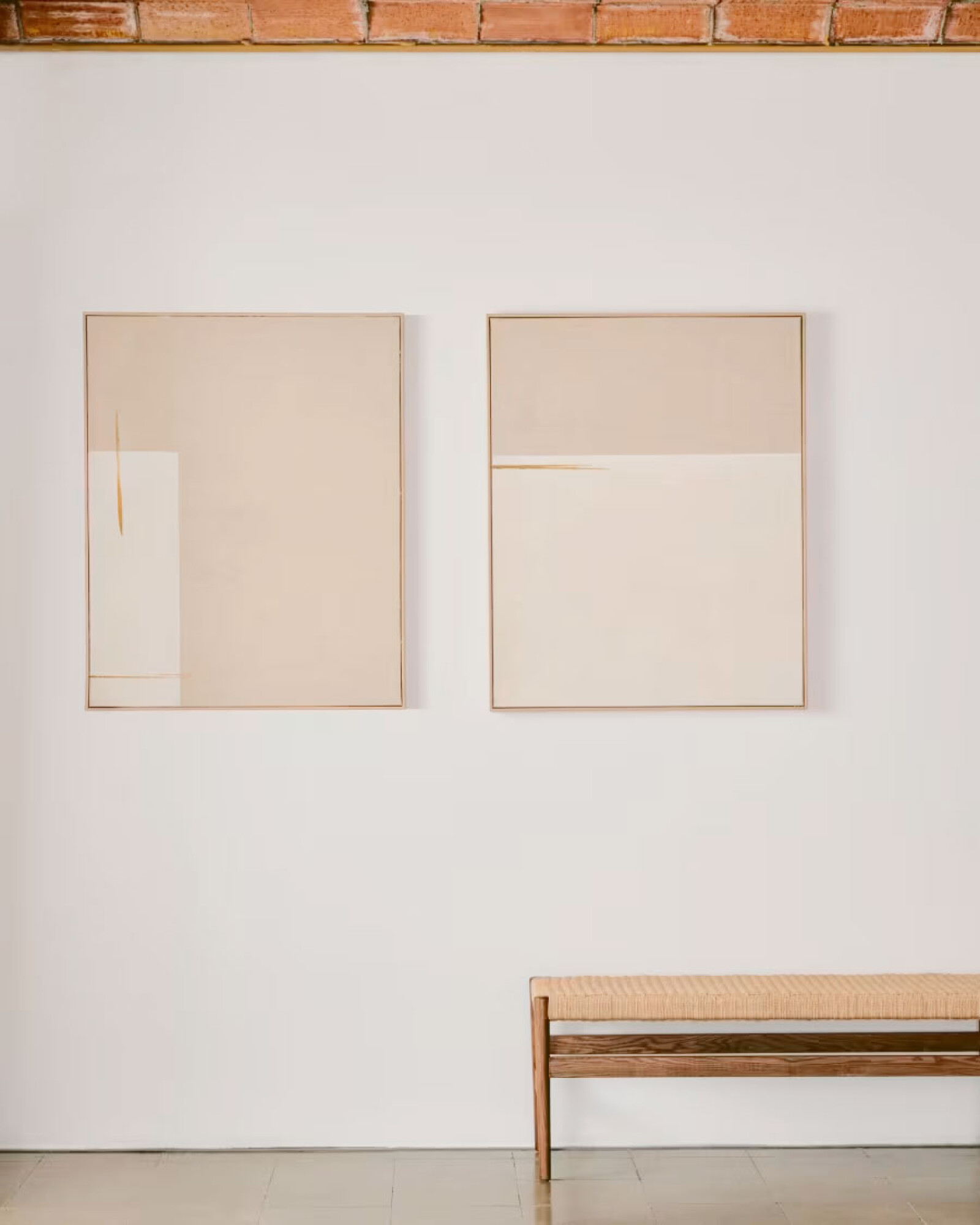 Cuadro abstracto Salin con raya horizontal de lino 80 x 100 cm — Kave Home