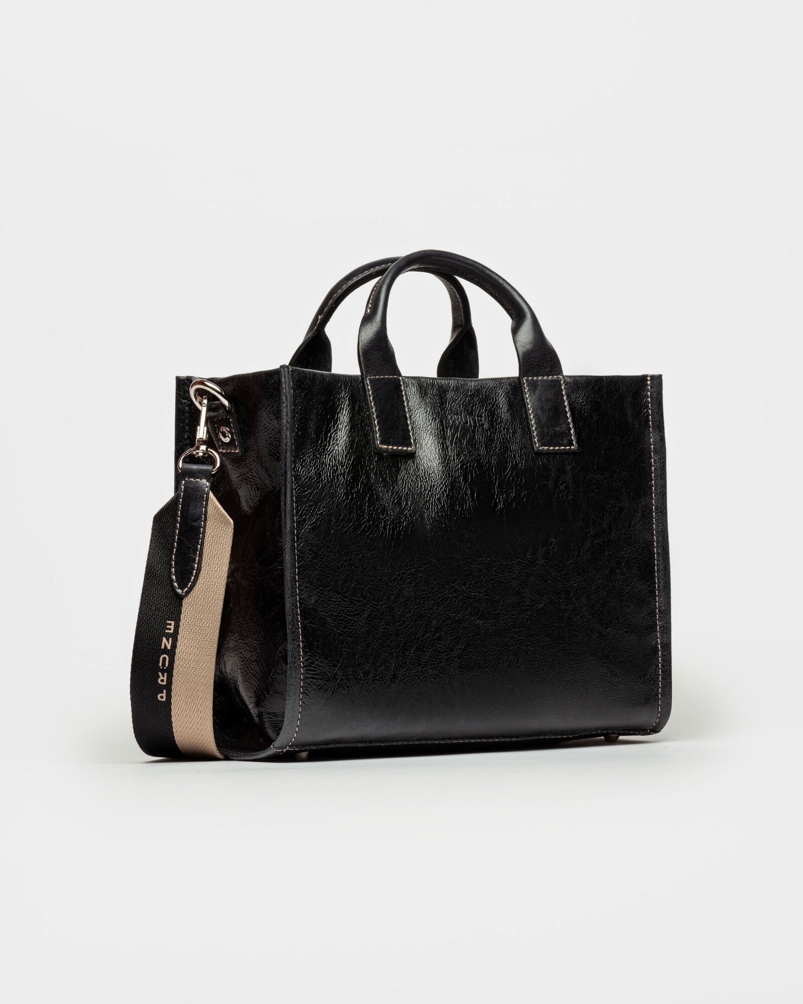 Cartera de Mano Capri En Cuero Liso - Negro — Prüne