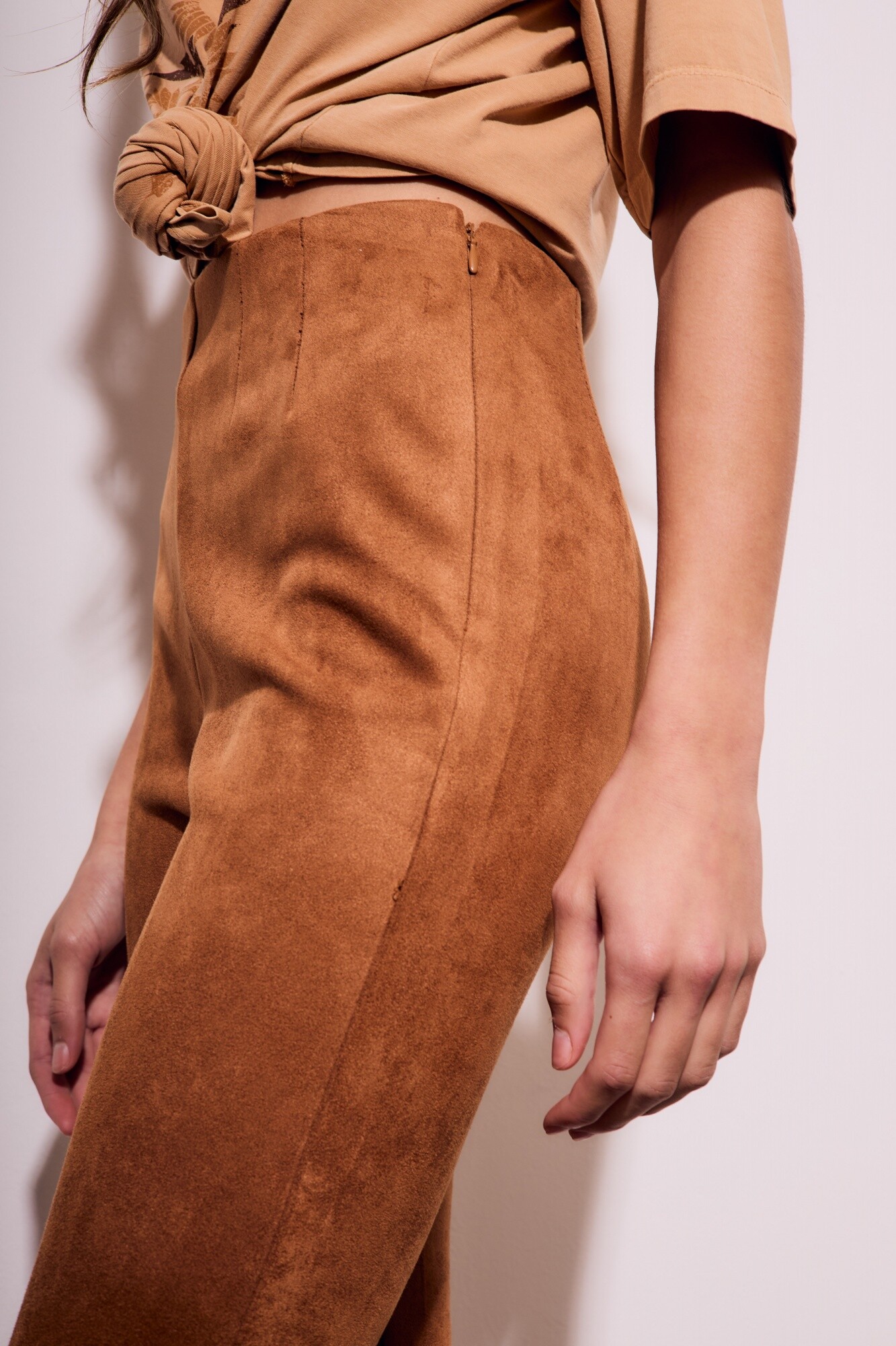 Pantalon Gamuza Cuero Vegano - Camel — Lemon