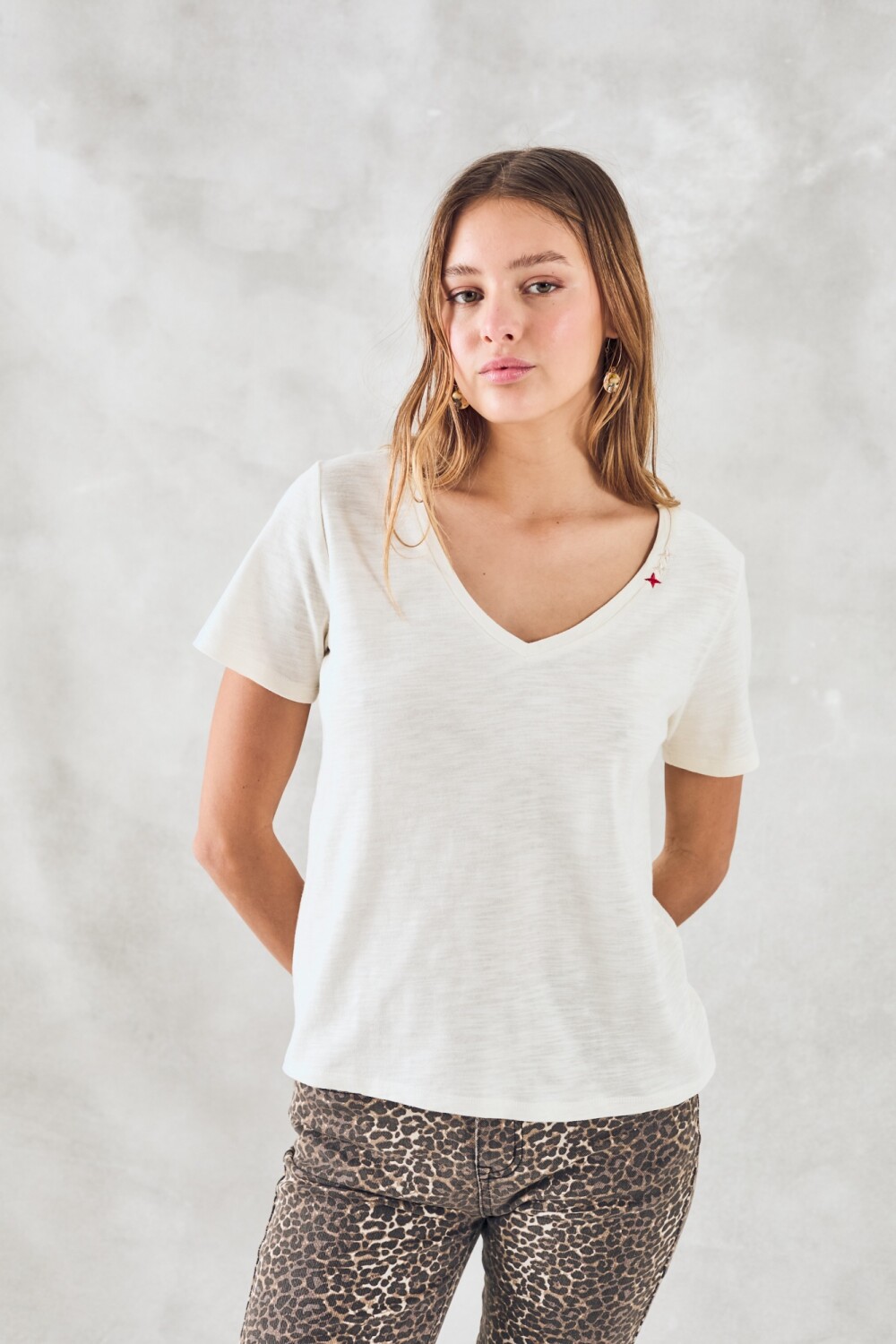 Remera Escote V Algodón - Nácar — Lemon