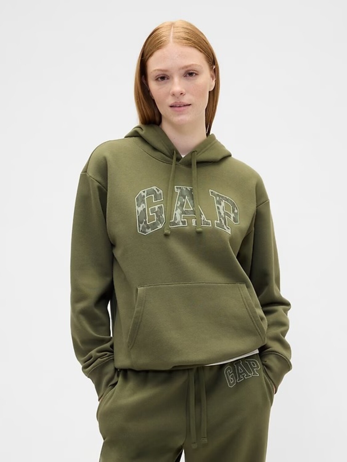 Buzo Canguro Logo Gap Mujer - New Army Green — GAP Uruguay
