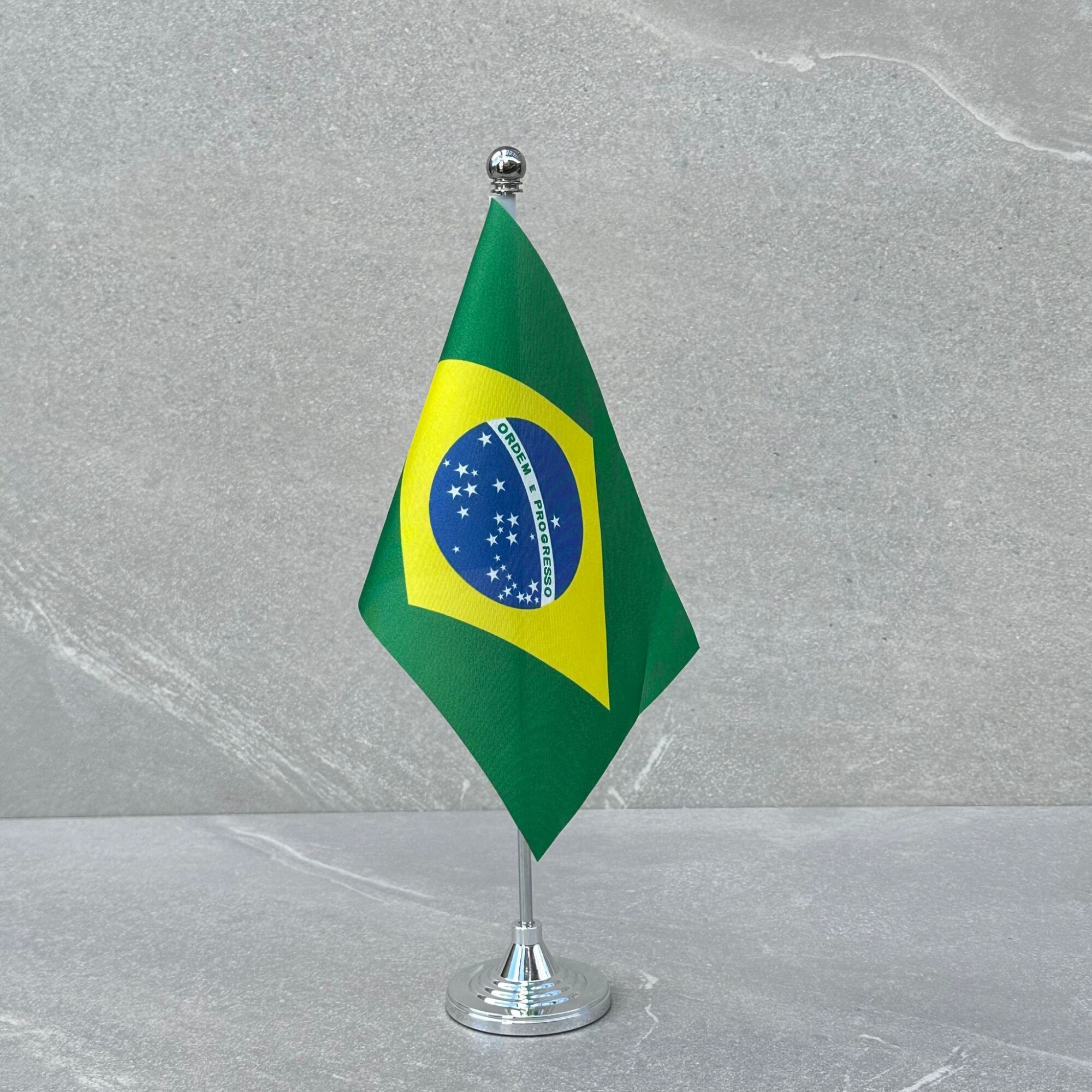Mini Bandera De Brasil Con Estandarte 45cm x 40cm x 30cm — El Capitán