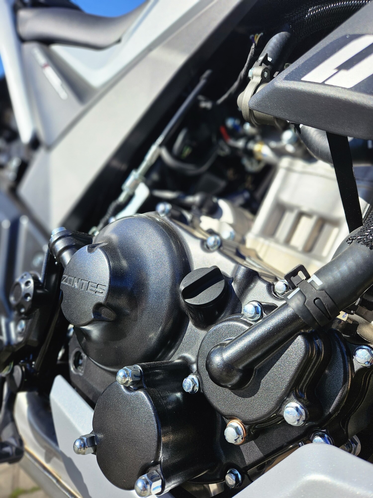 Zontes ZT200 U - Blanco - Reserva — Bike Up