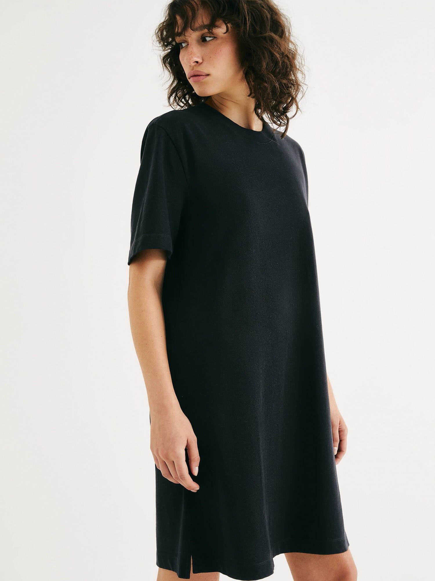 VESTIDO CORTO CON MANGAS - NEGRO — Hering