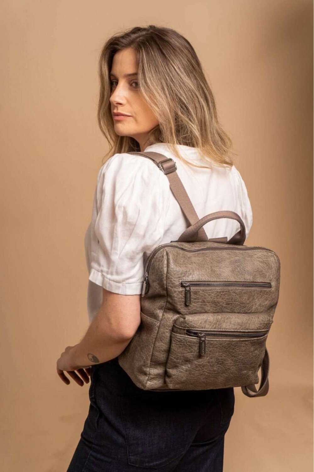 Mochila Clavel - Gris Elefante — Tienda Soy Santander