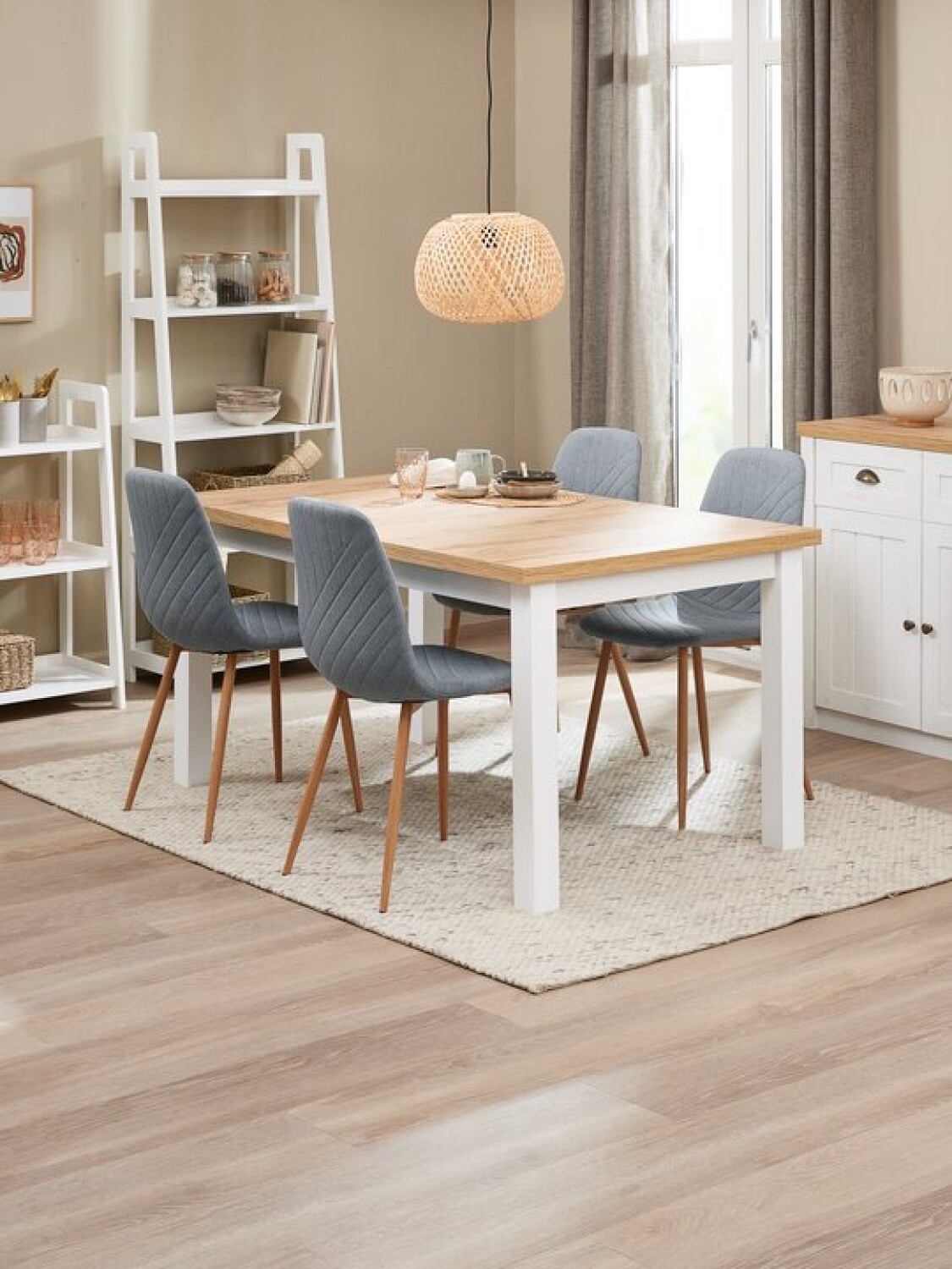 Mesa de comedor MARKSKEL 150/193 blanco/roble natural — JYSK