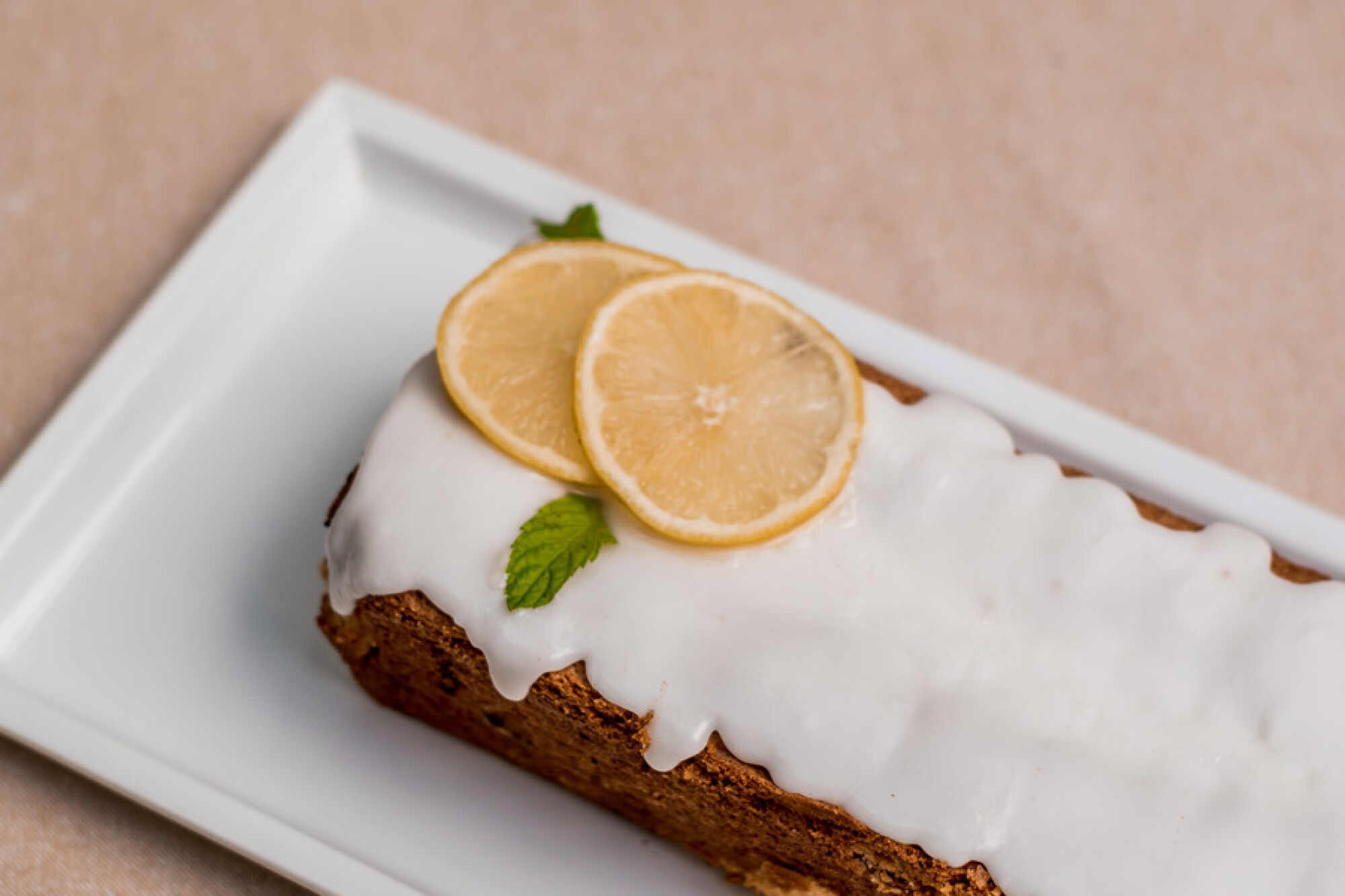 Budín de limón y arándanos con Glass de azúcar — Valentino