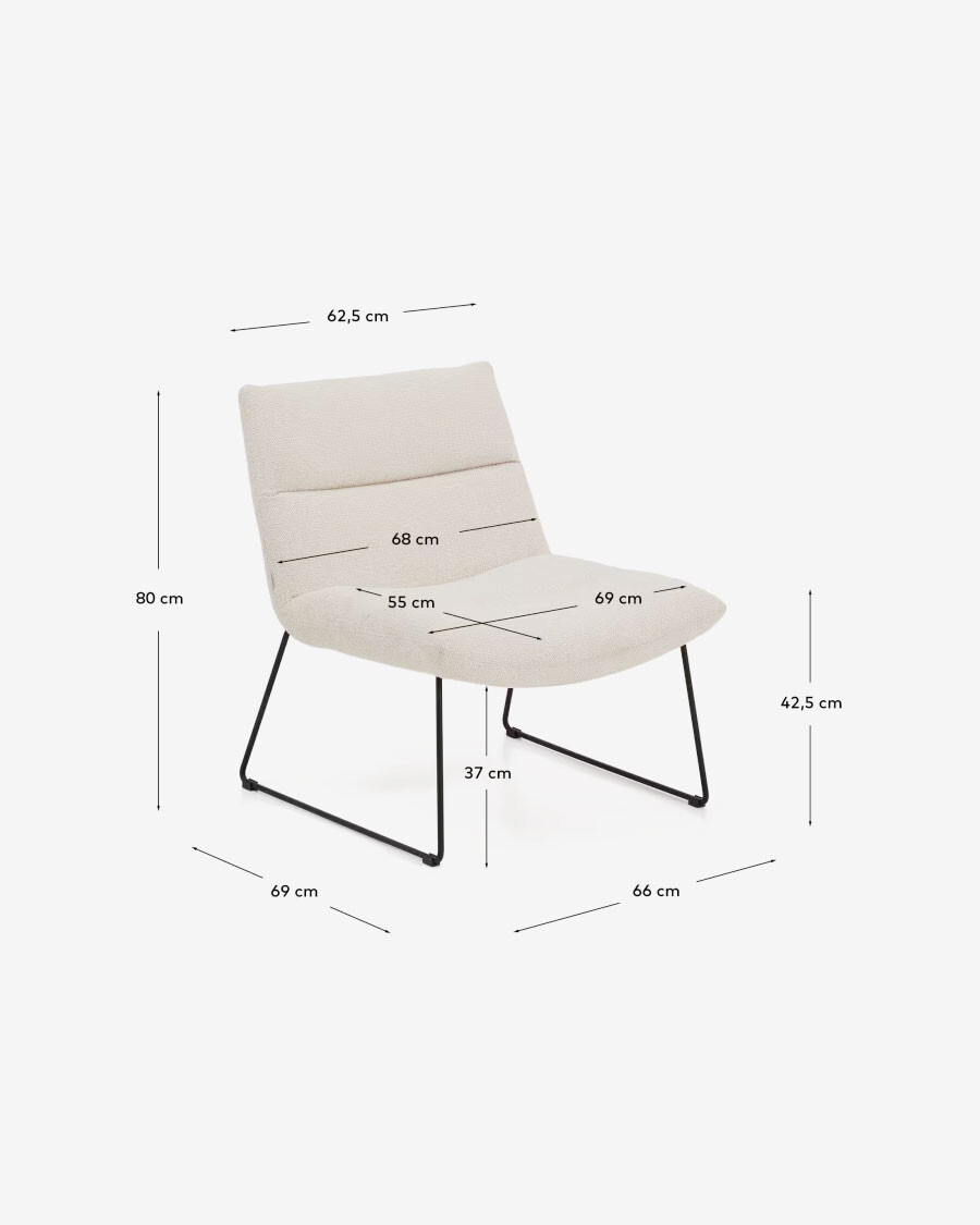 Butaca Asen - de chenilla beige y patas de acero negro FSC 100% — Kave Home